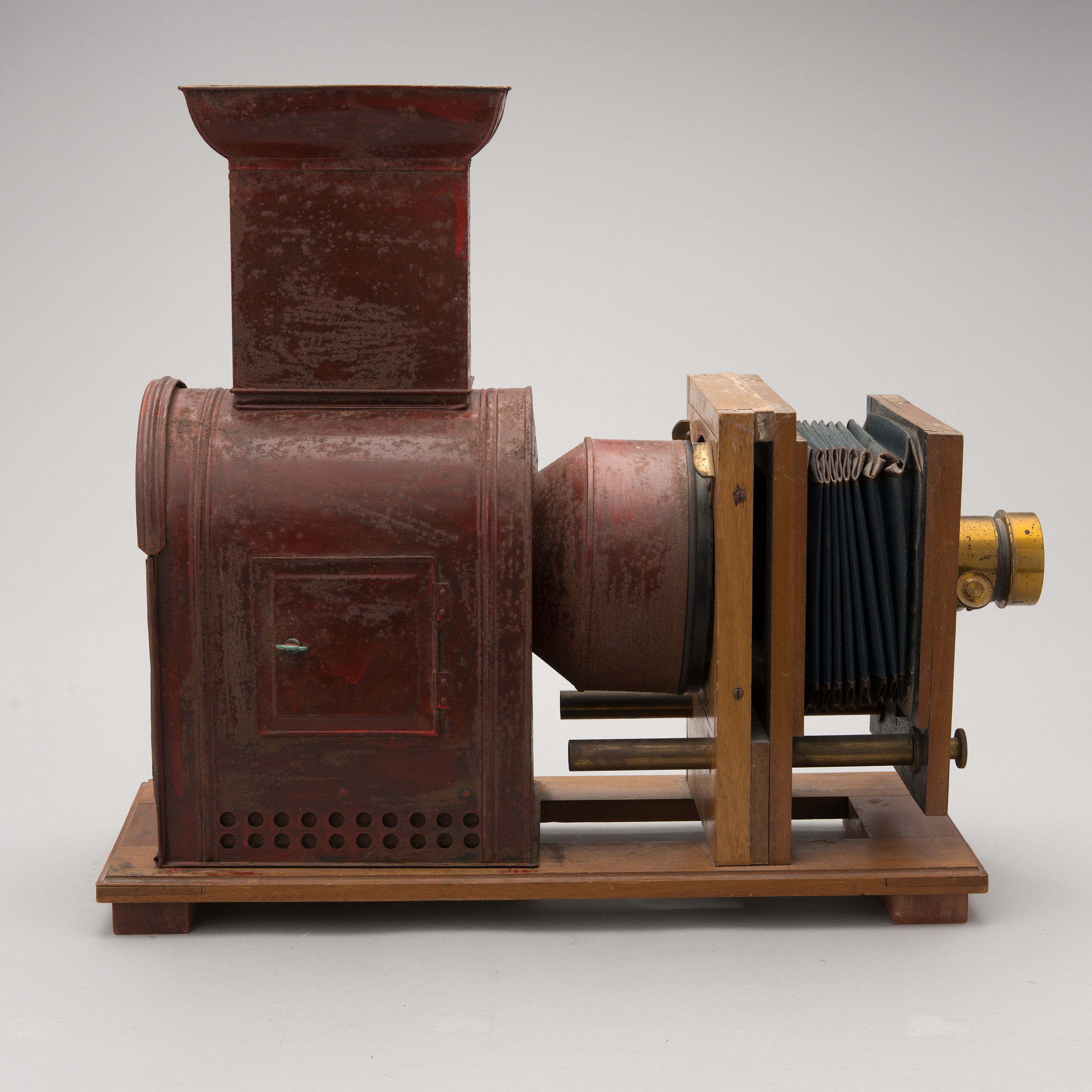 LATERNA MAGICA, with lens by Darlot, Paris. - Bukowskis