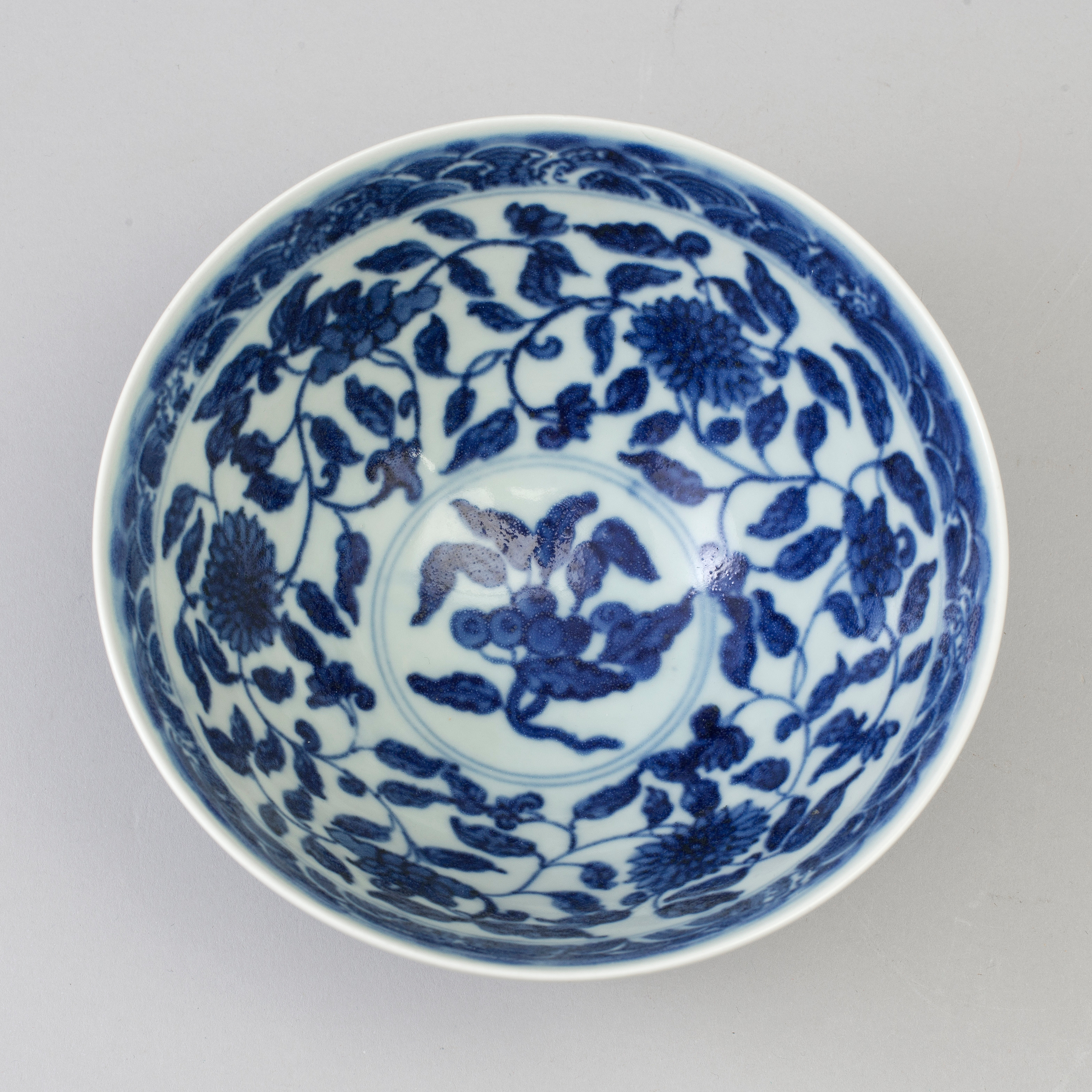 A Chinese blue and white Ming style bowl, 20th century. - Bukowskis