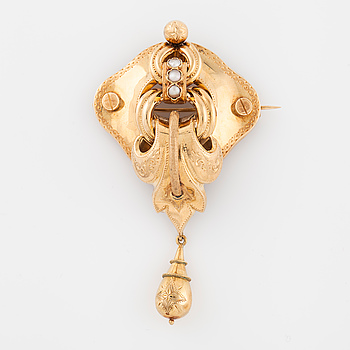 A pearl brooch by Gustav Dahlgren & Co, Malmö. - Bukowskis
