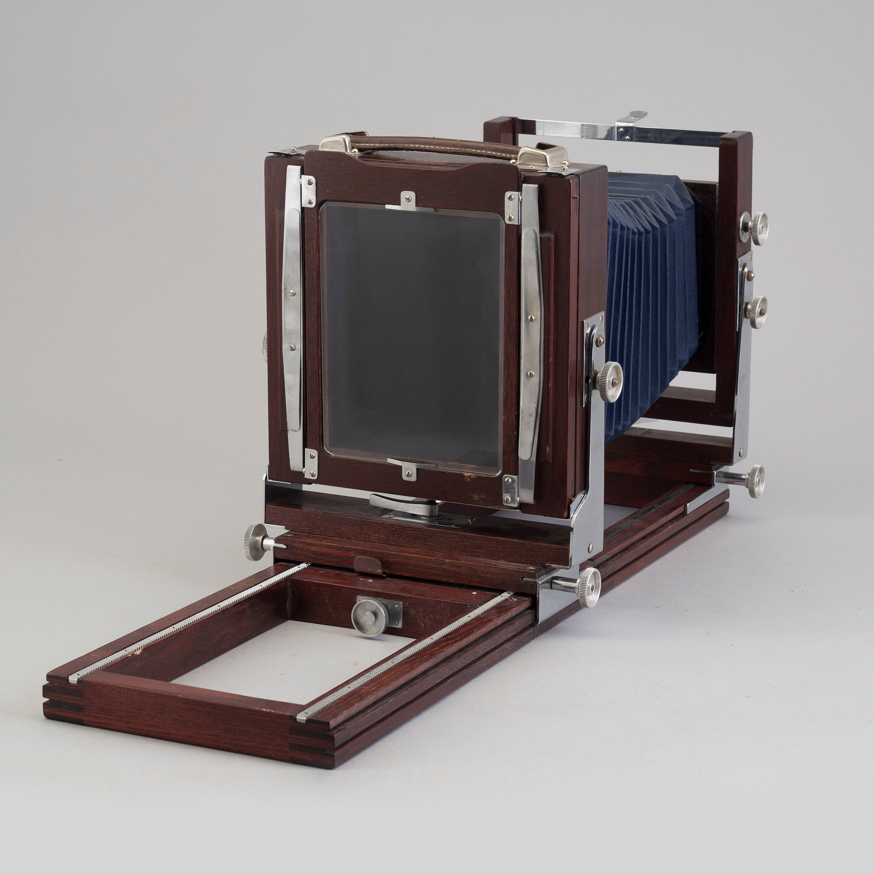 A mid 20th century camera. - Bukowskis