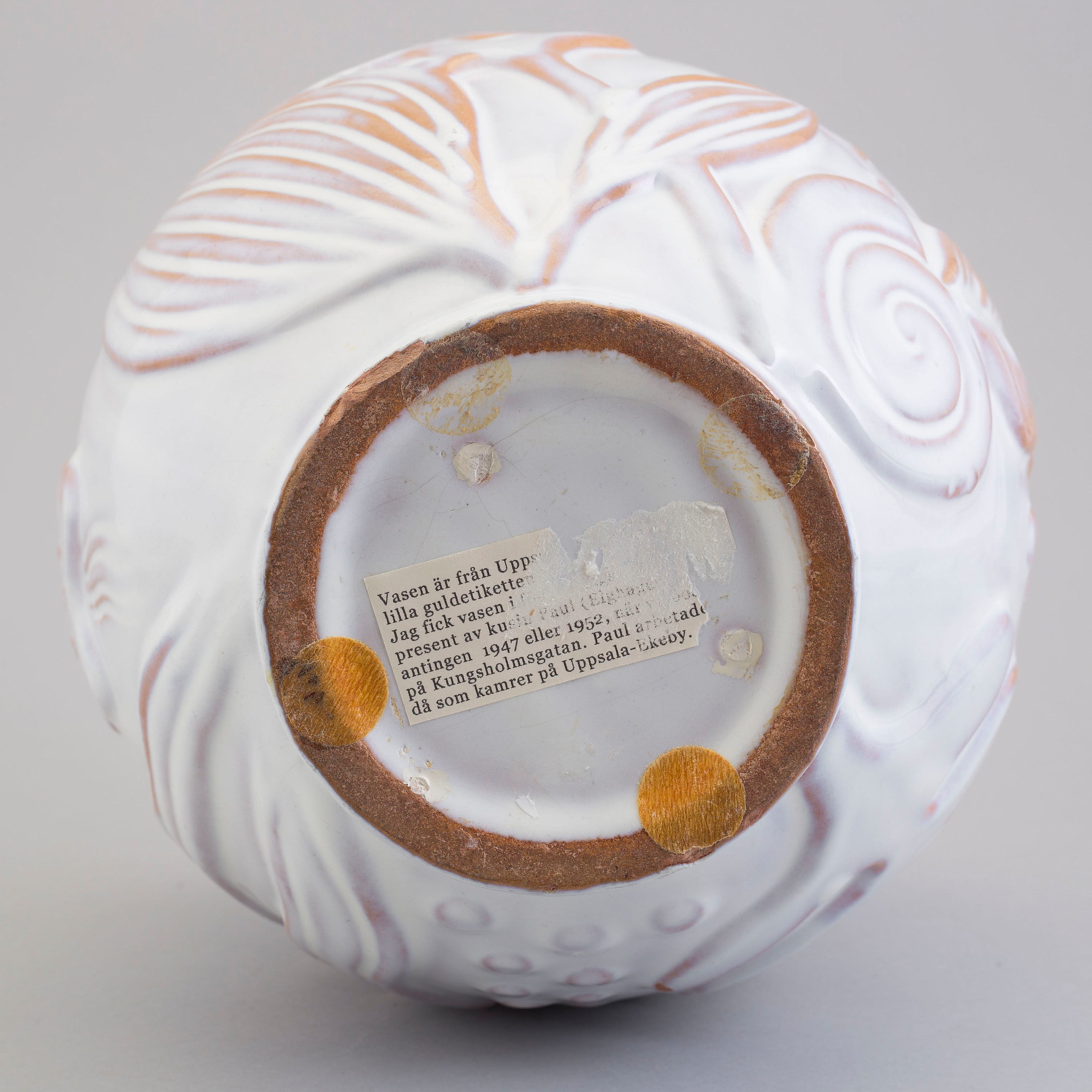 A Anna-Lisa Thomson earthenware vase from Upsala Ekeby, mid 20th century. - Bukowskis