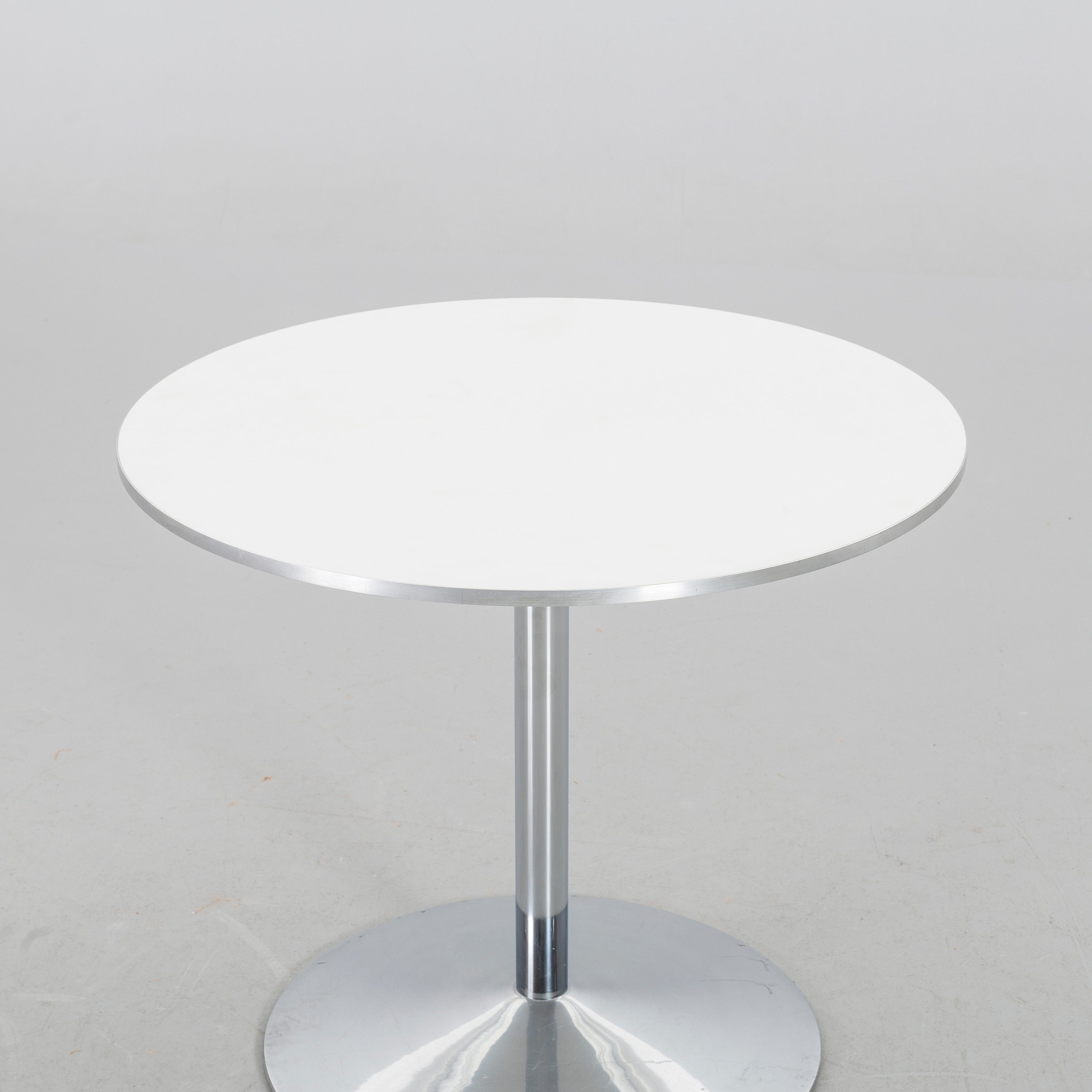A VERNER PANTON TABLE. - Bukowskis