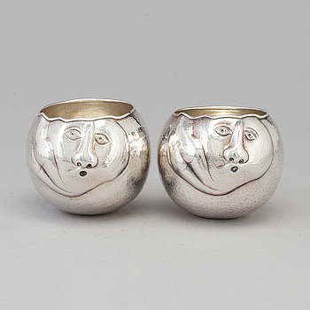 A pair of sterling silver tumblers by Olle Ohlsson, Stockholm. - Bukowskis
