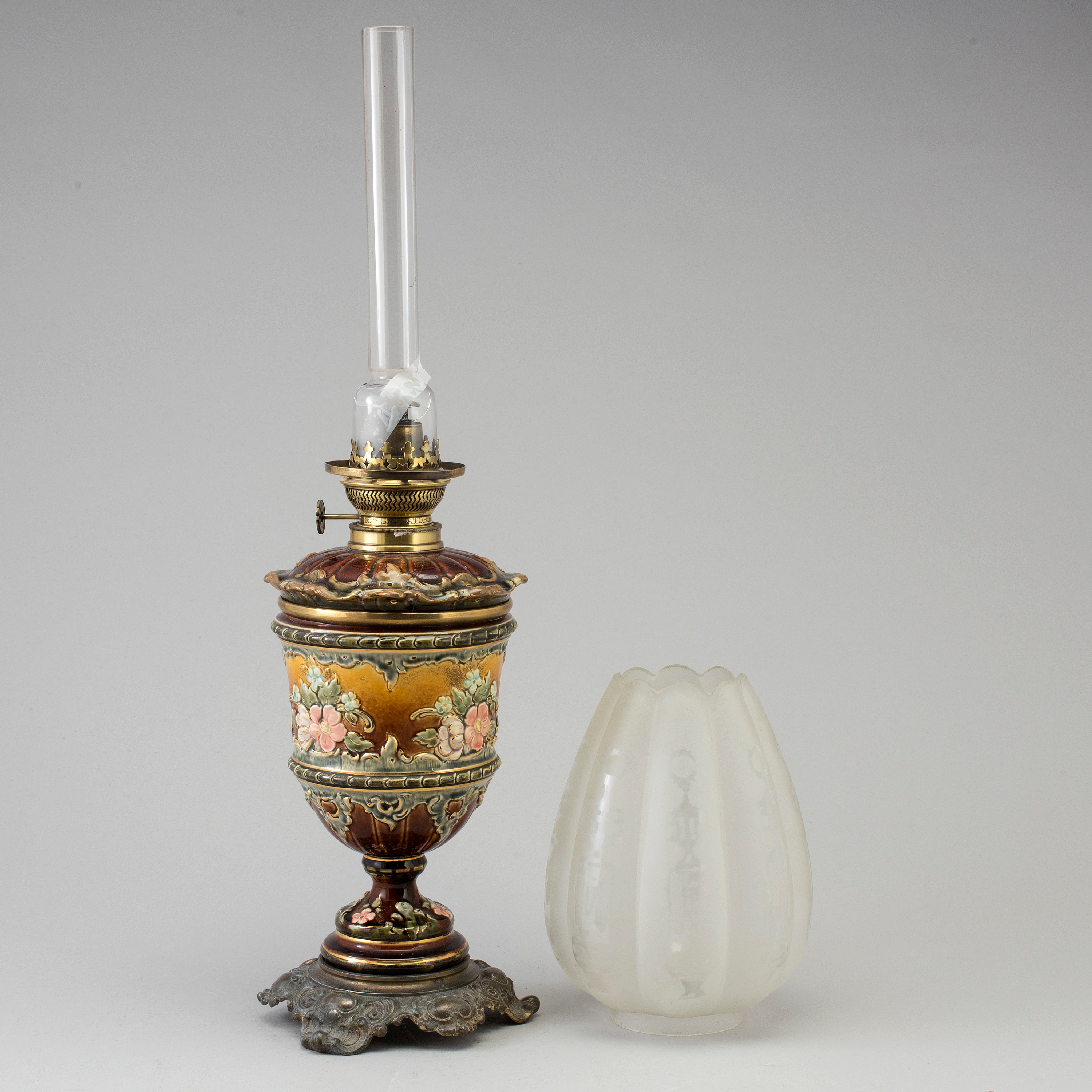 FOTOGENLAMPA, majolika, omkring 1900. - Bukowskis