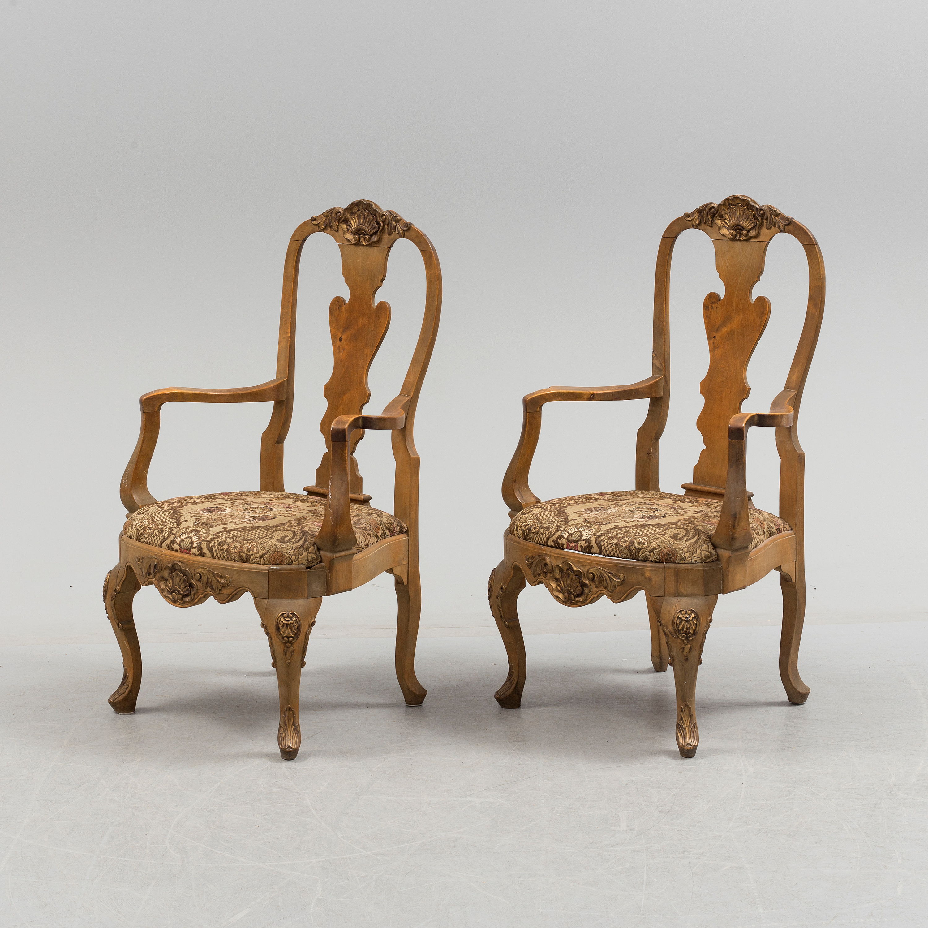 A pair of rococo style chairs. - Bukowskis