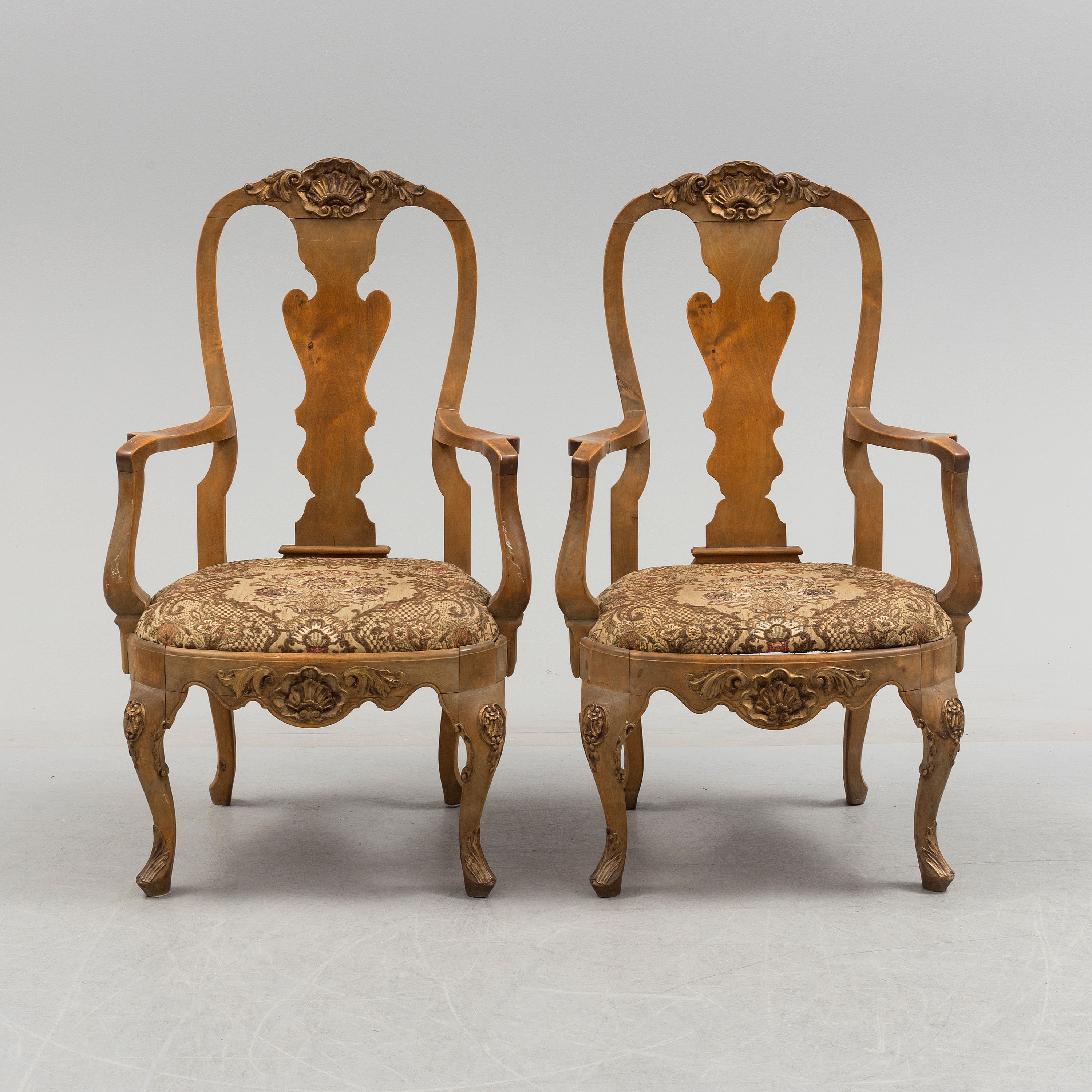 A pair of rococo style chairs. - Bukowskis