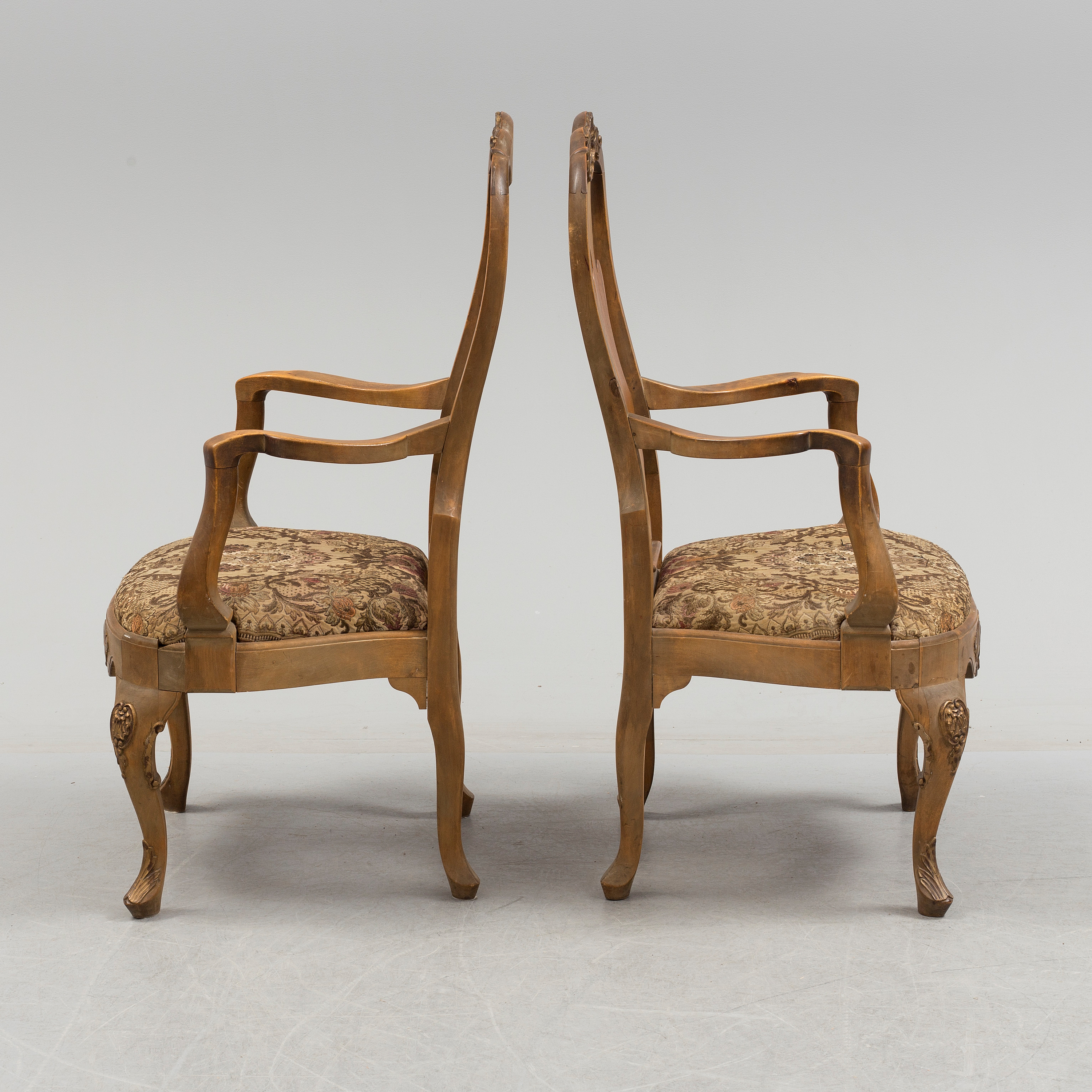 A pair of rococo style chairs. - Bukowskis