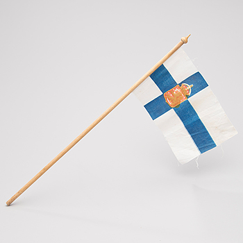 A hand flag of the 1918-20 Finnish state flag. - Bukowskis