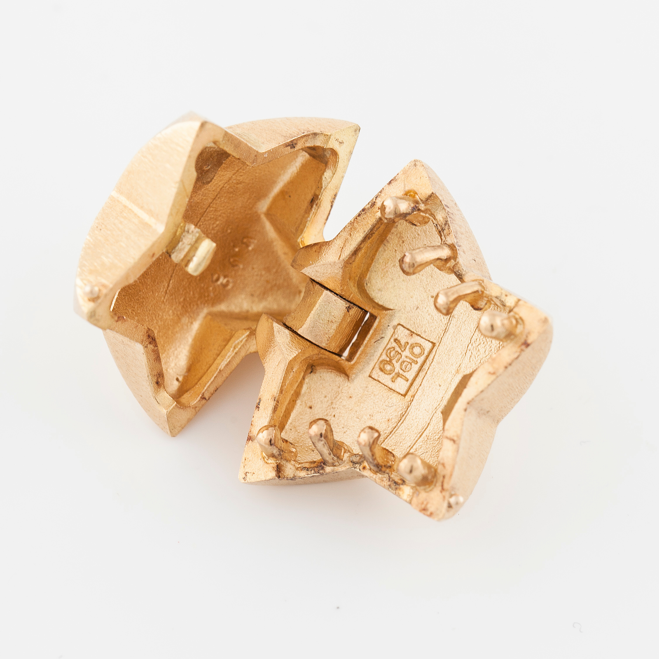 OLE LYNGGAARD, a brilliant cut diamond clasp. - Bukowskis