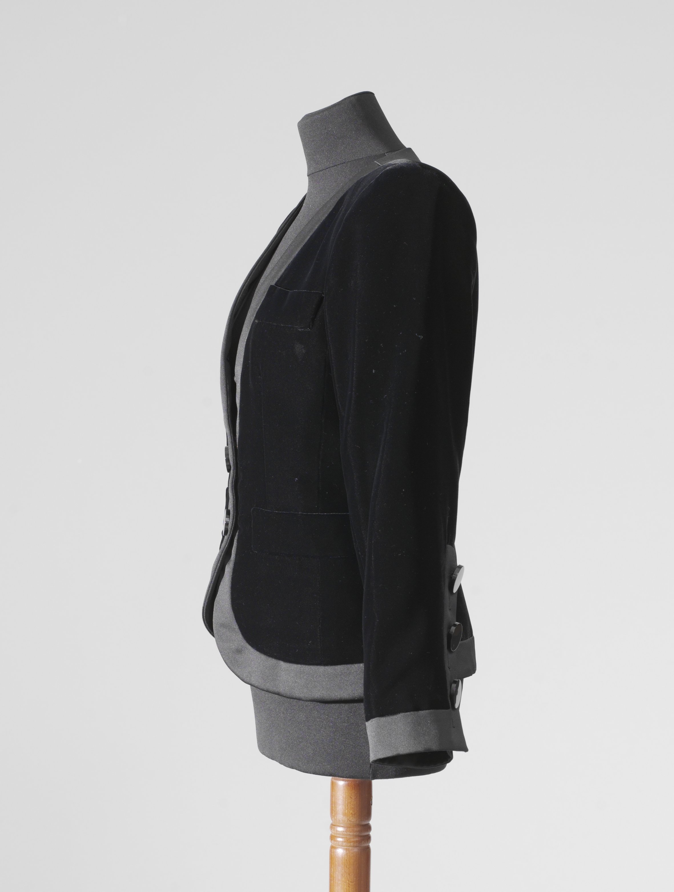 KAVAJ, Yves Saint Laurent. - Bukowskis