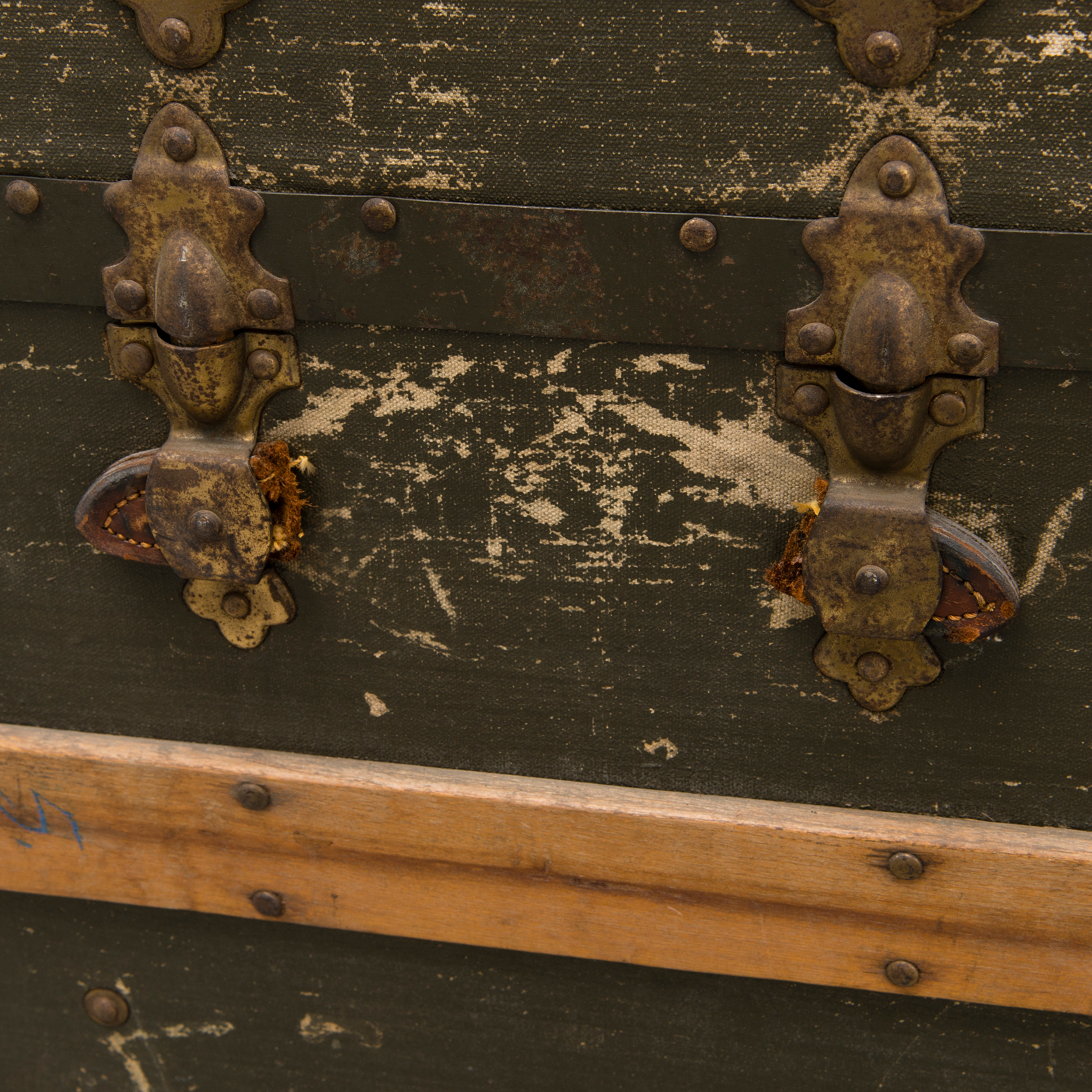 An early 20th Century trunk by The Belber Trunk & Bag Co, New York ...