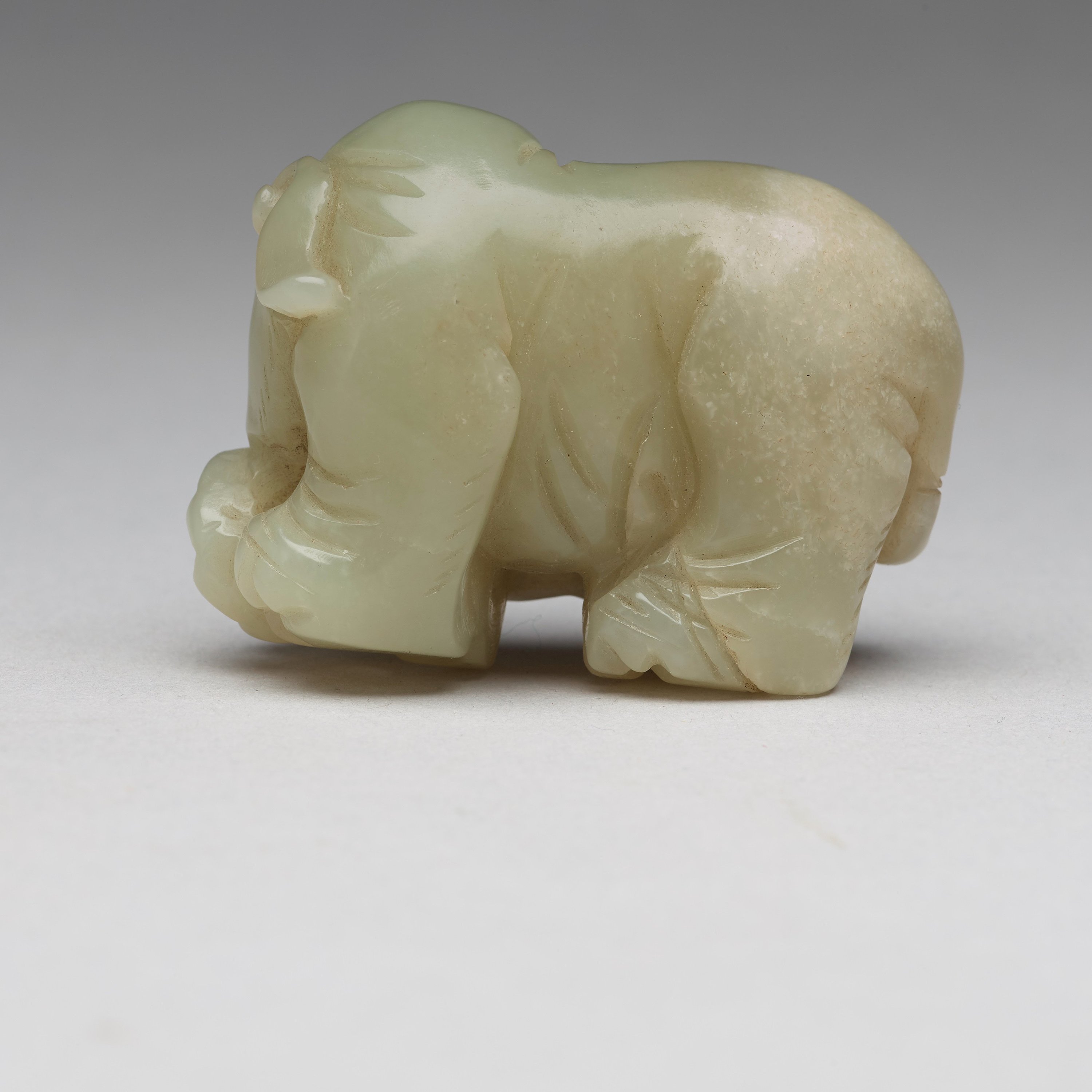 FIGURIN, nefrit. Kina, 1900-tal. - Bukowskis