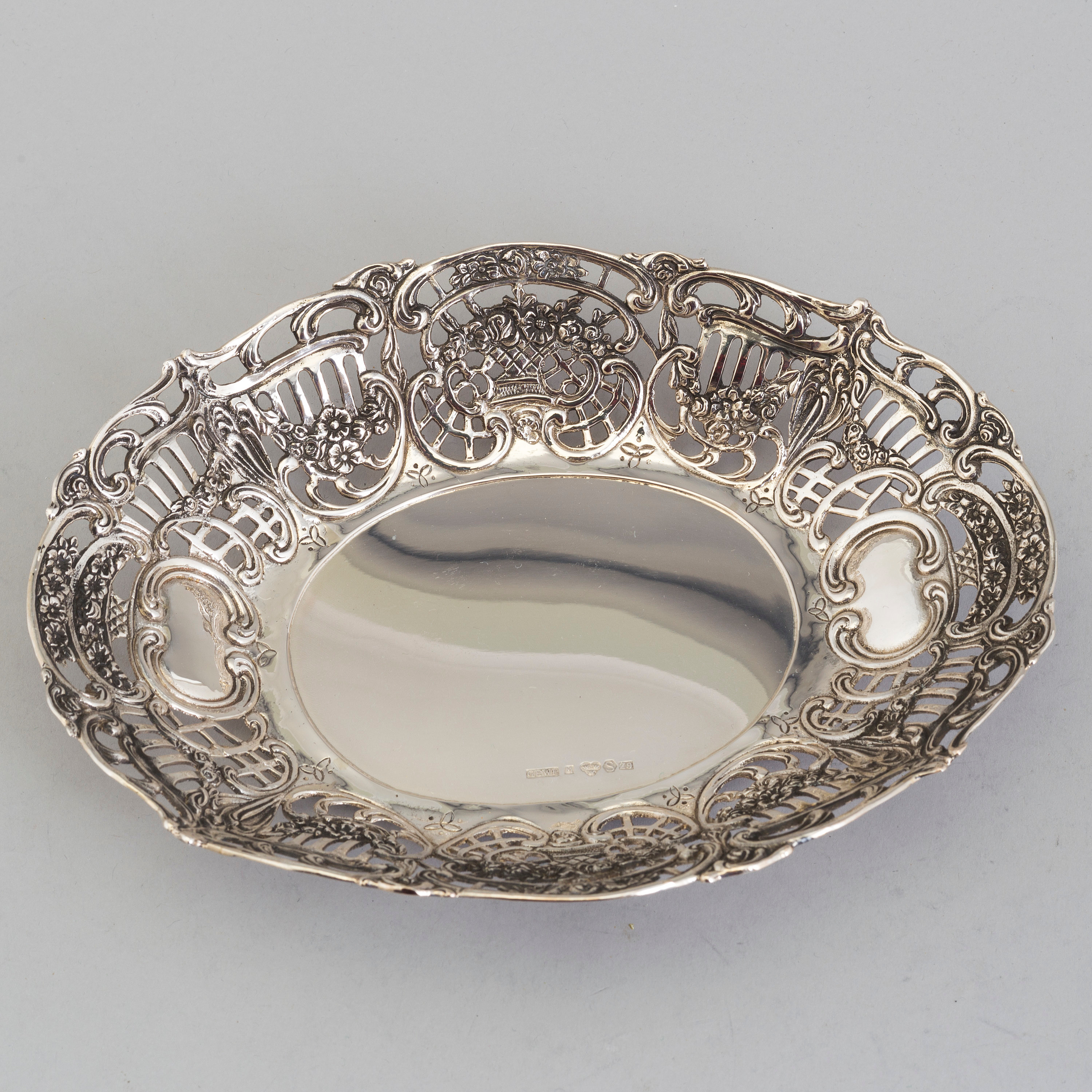 SKÅLAR, två st, silver, en märkt Gewe, 1974, en med svenska ...