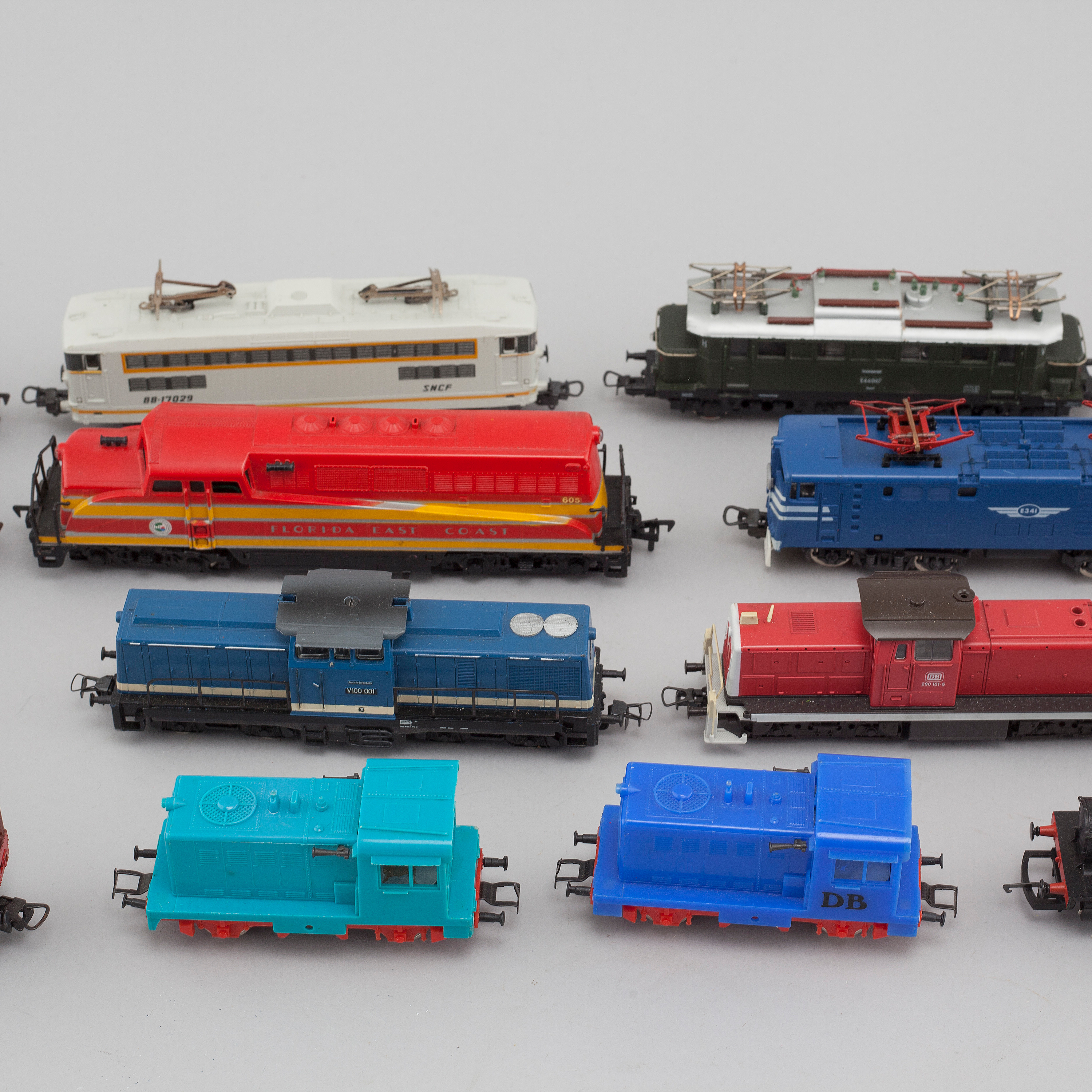 A collection of 34 model trains, Fleischmann among others, second half ...
