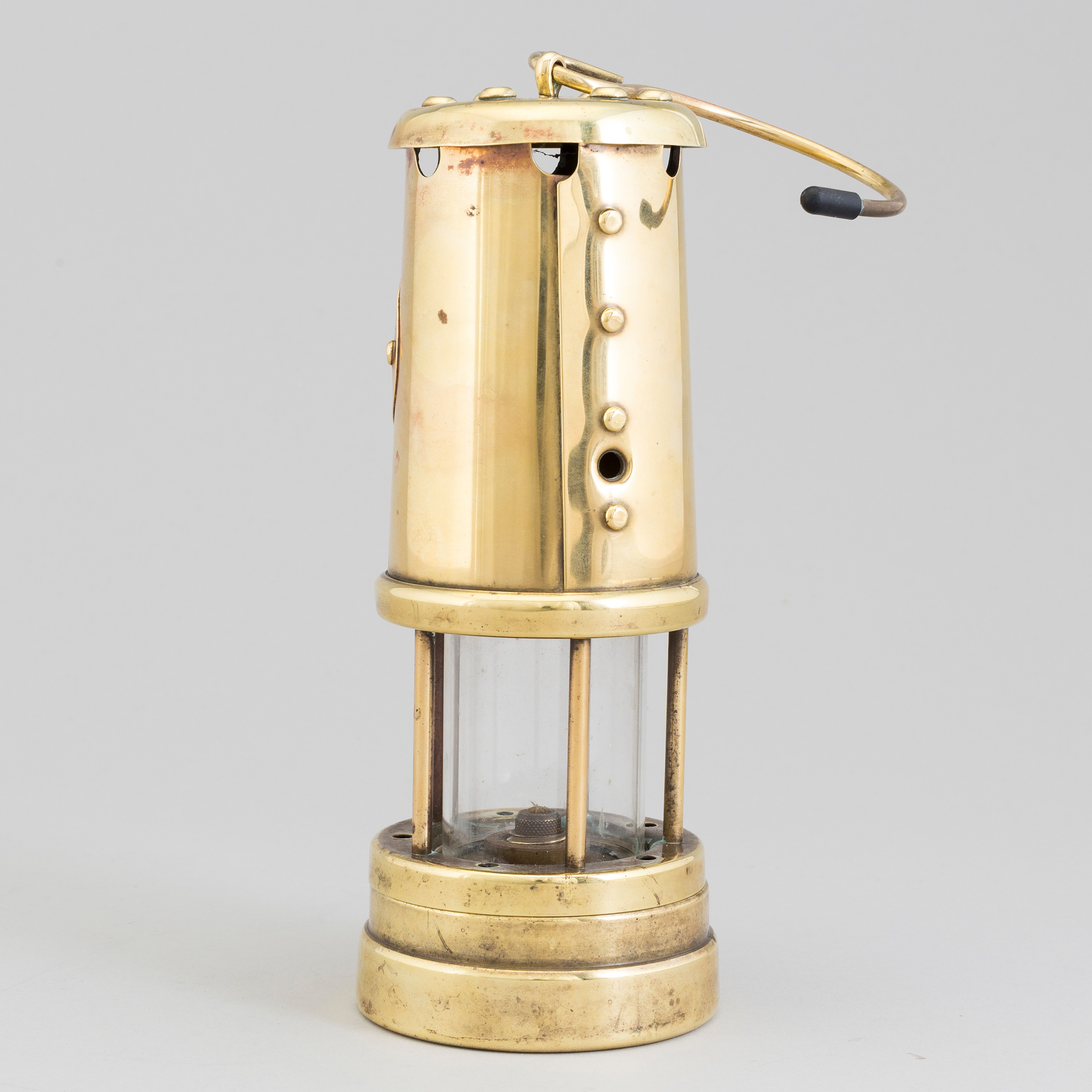 A 20th century cole brass and glass mining lamp. - Bukowskis