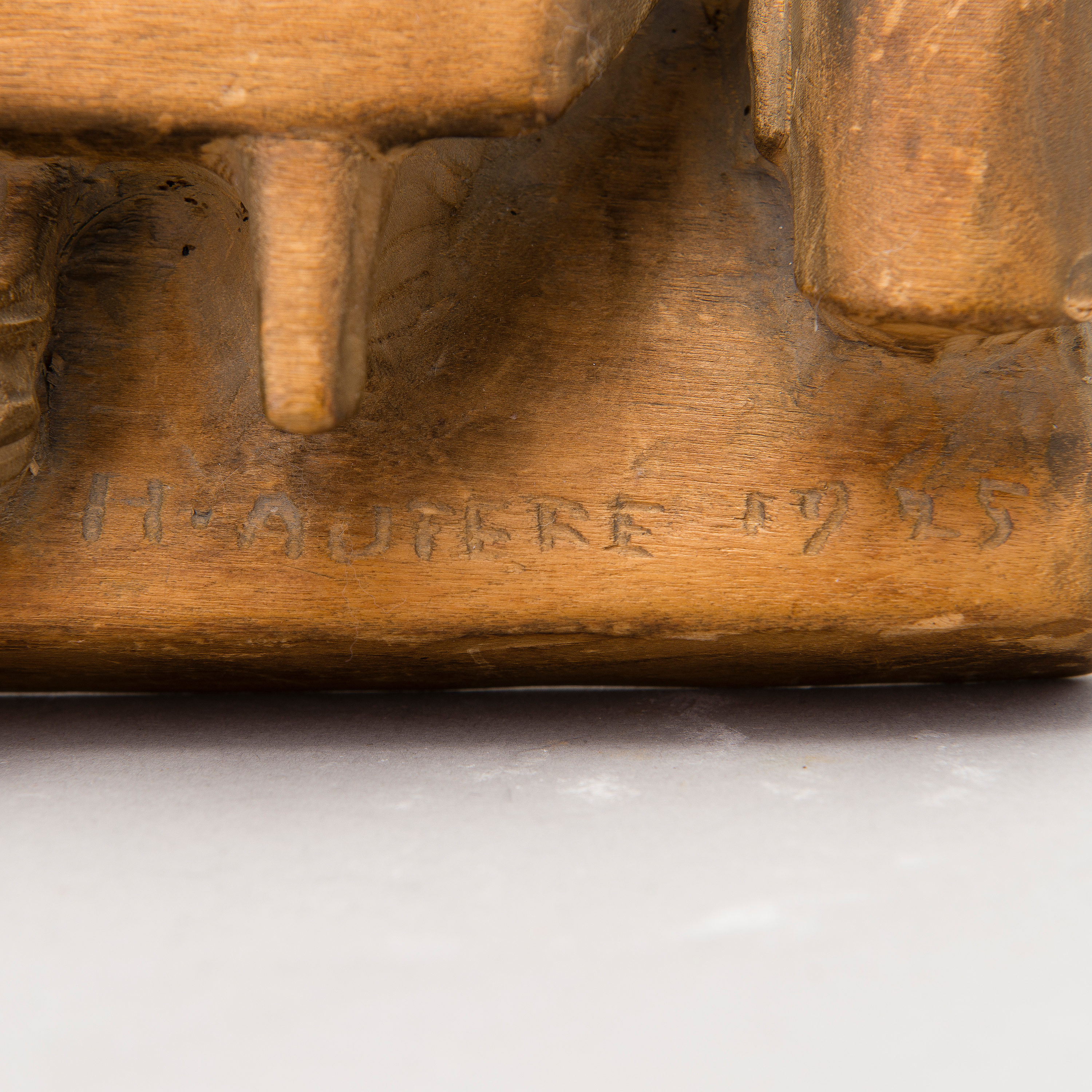 HANNES AUTERE, relief, trä, signerad och daterad 1925. - Bukowskis