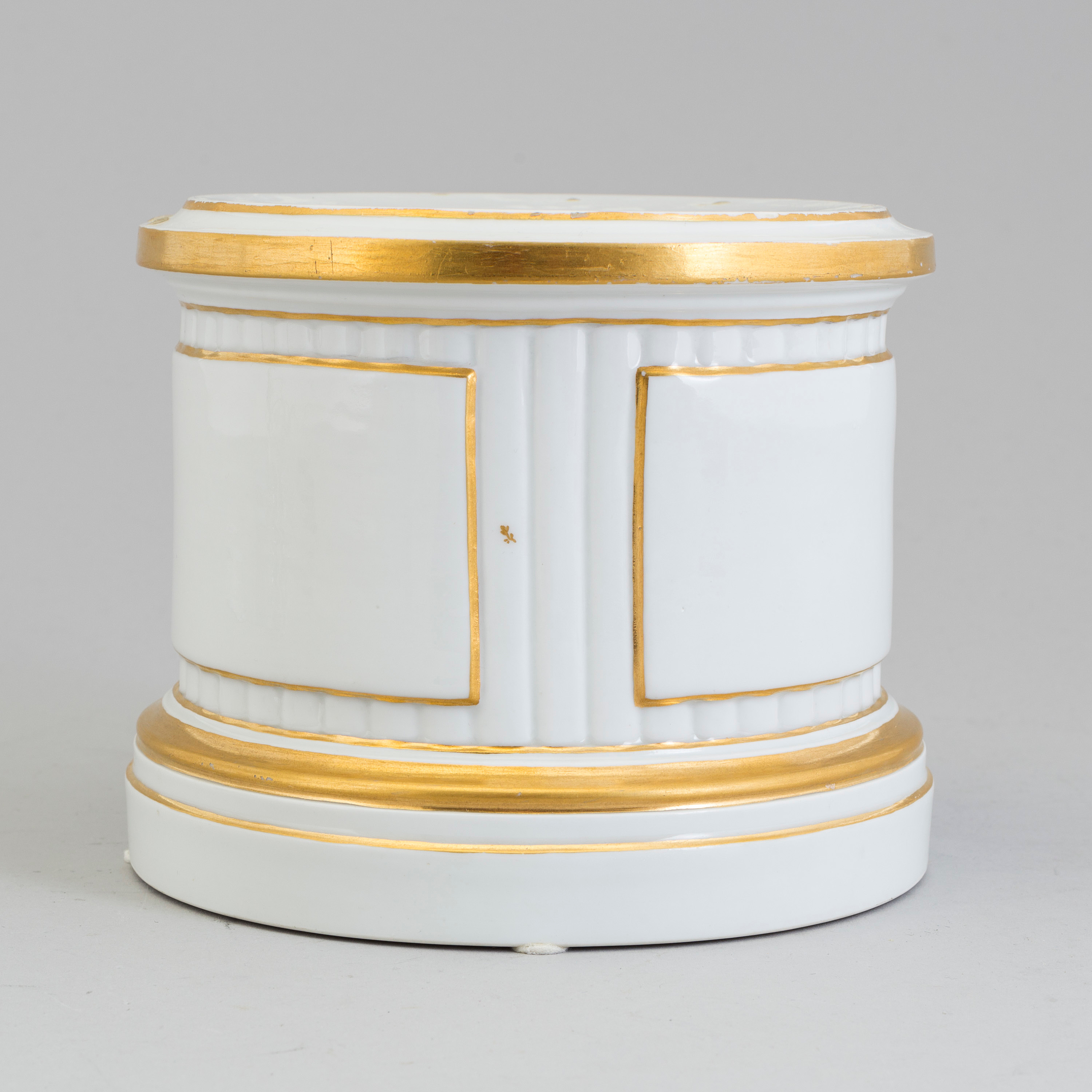 POSTAMENT, porslin. Berlin, 1800-tal. - Bukowskis