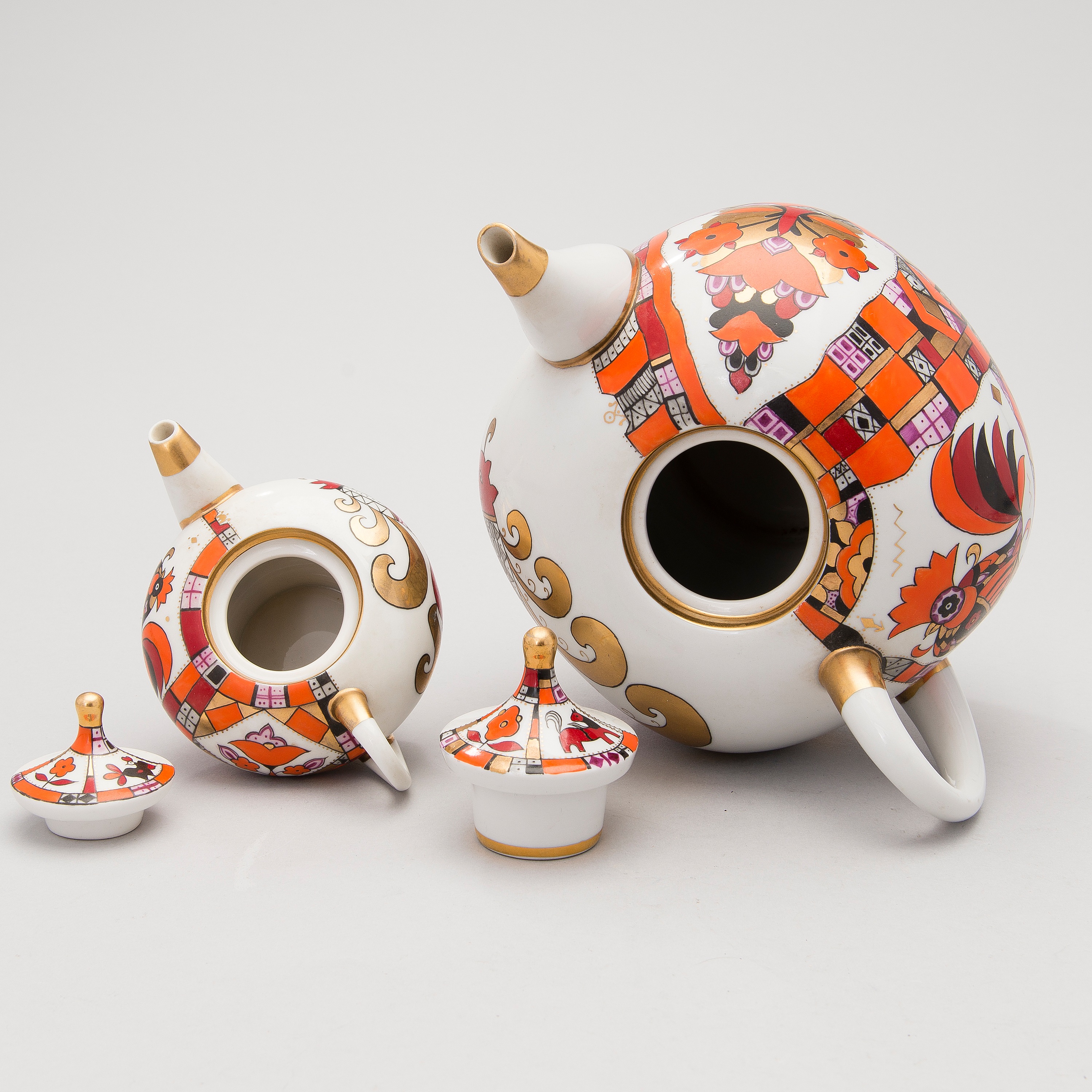 Two Lomonosov porcelain teapots, Soviet Union. - Bukowskis