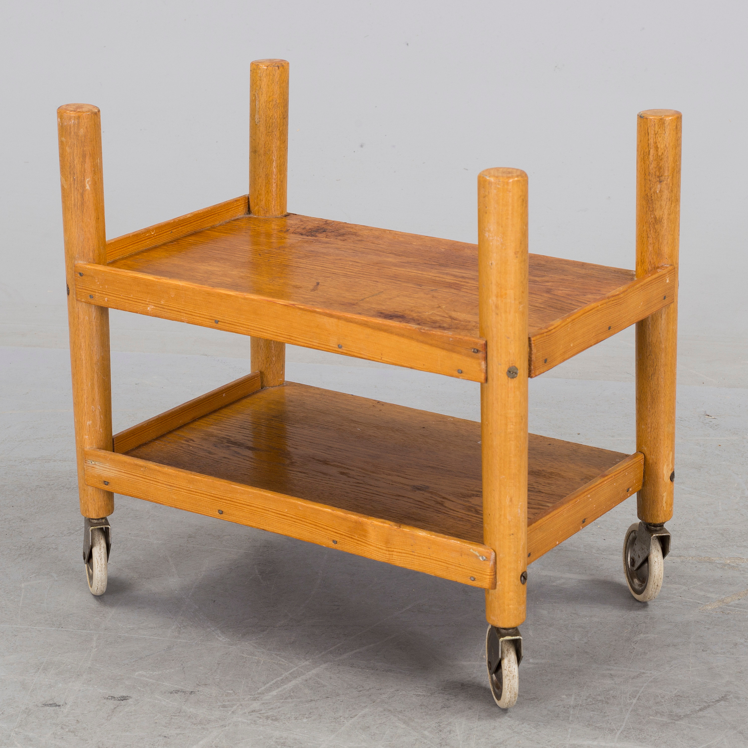 a newspaper trolley from the second half of the 20th century. - Bukowskis
