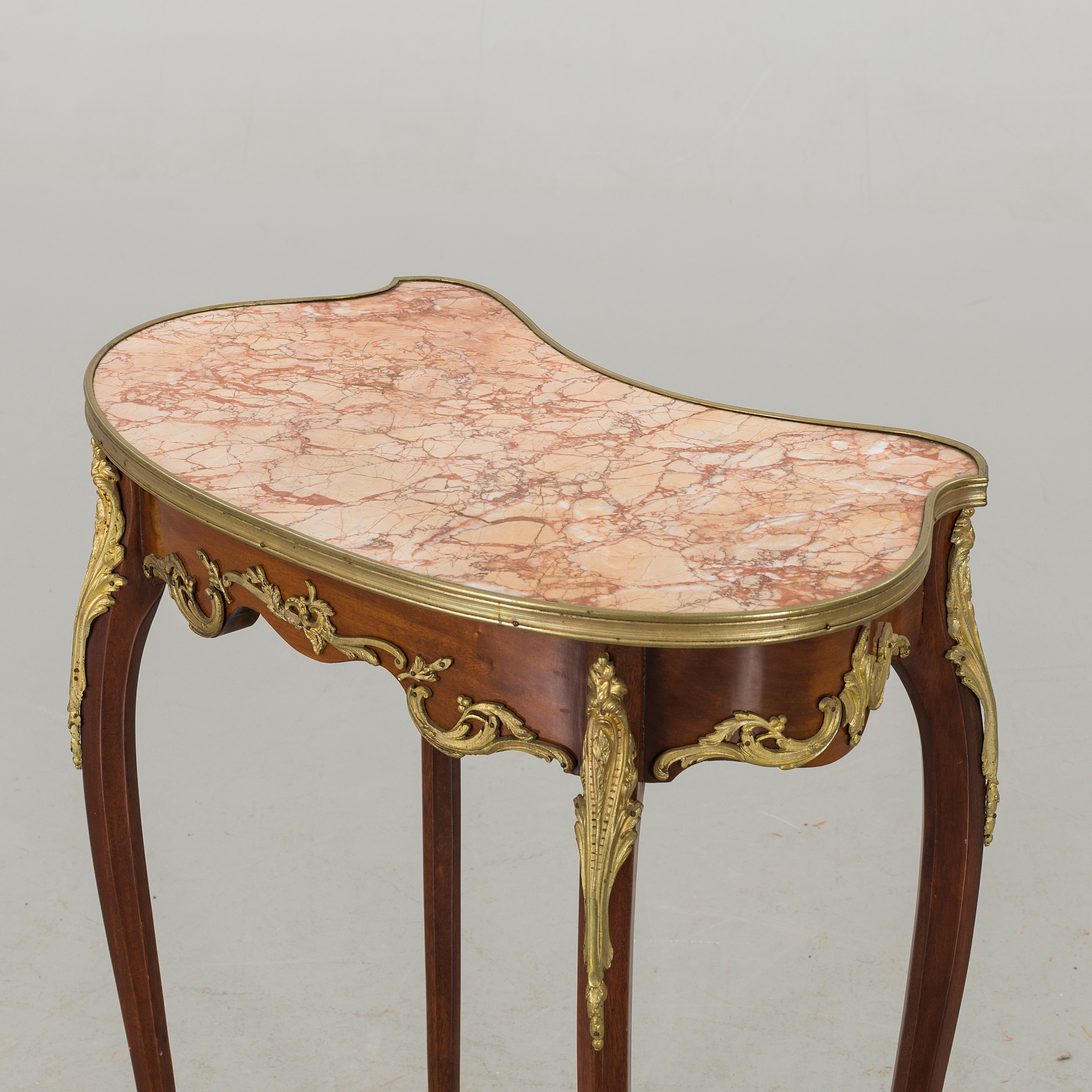 A NEO ROCOCO SIDE TABLE. - Bukowskis