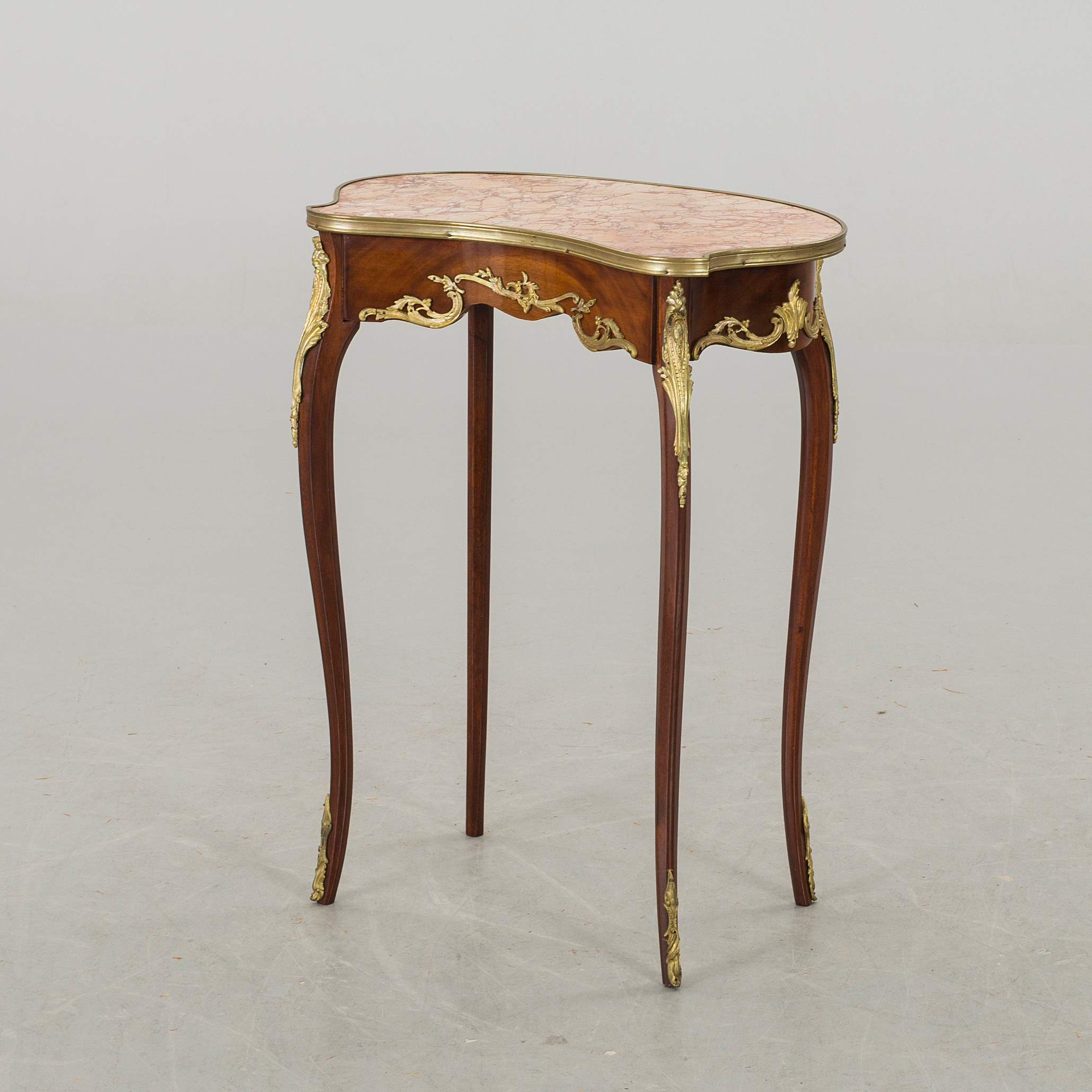 A NEO ROCOCO SIDE TABLE. - Bukowskis