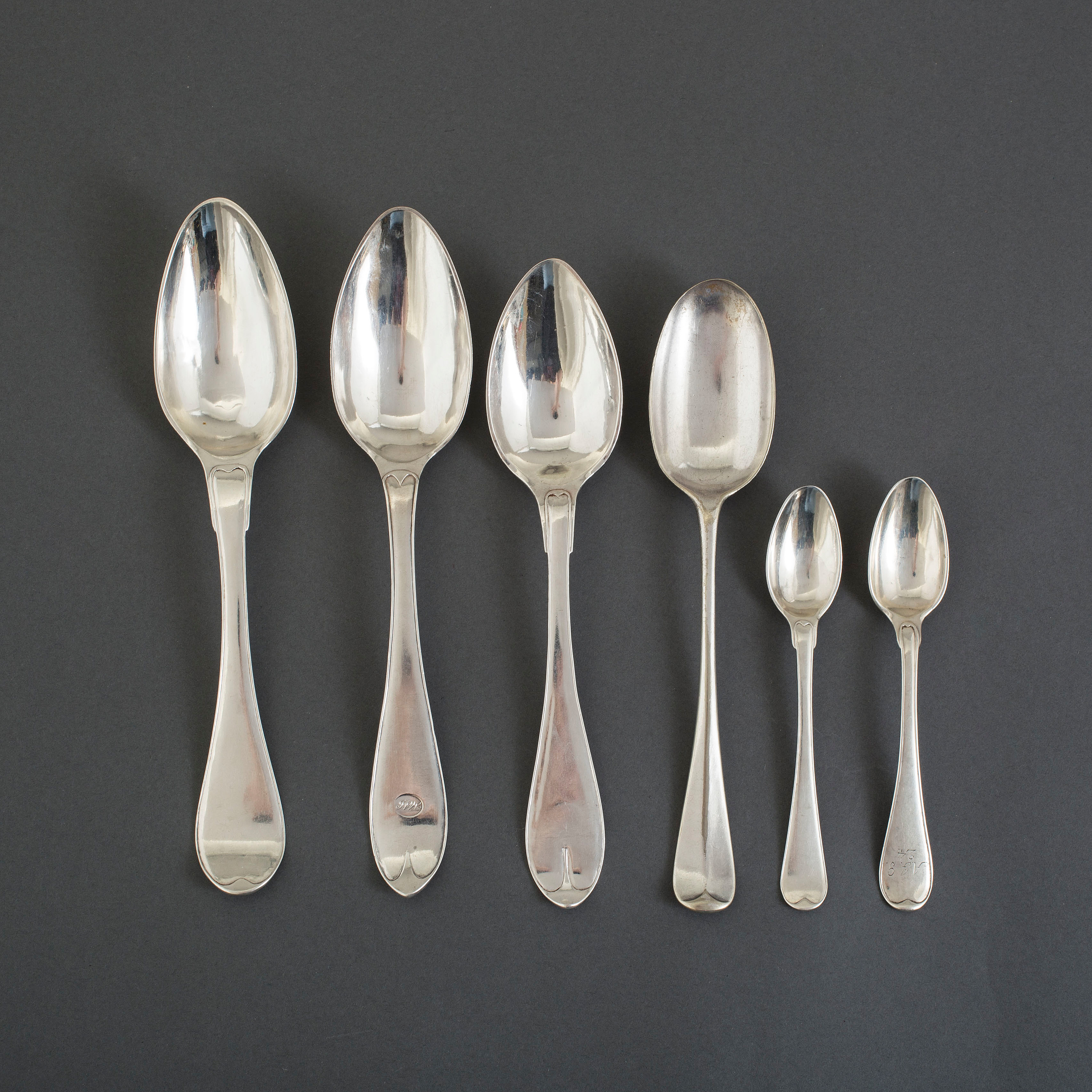 4 + 13 18th and 19th century silver spoons. - Bukowskis