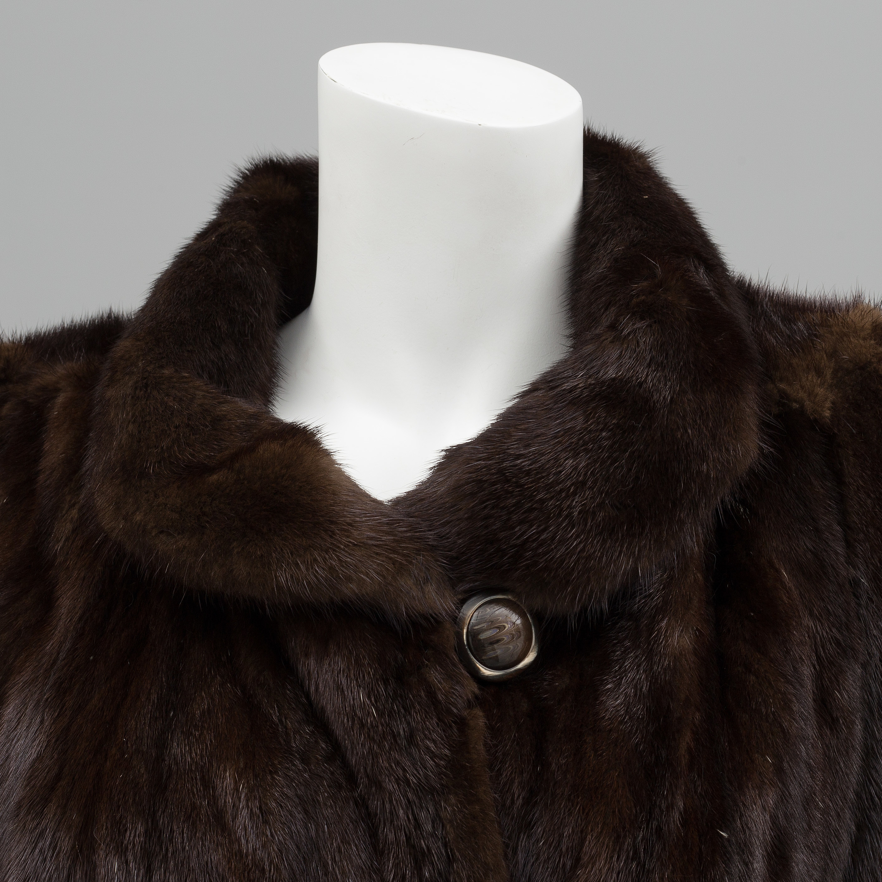 A Mink fur coat from saga Mink, circa size M. - Bukowskis