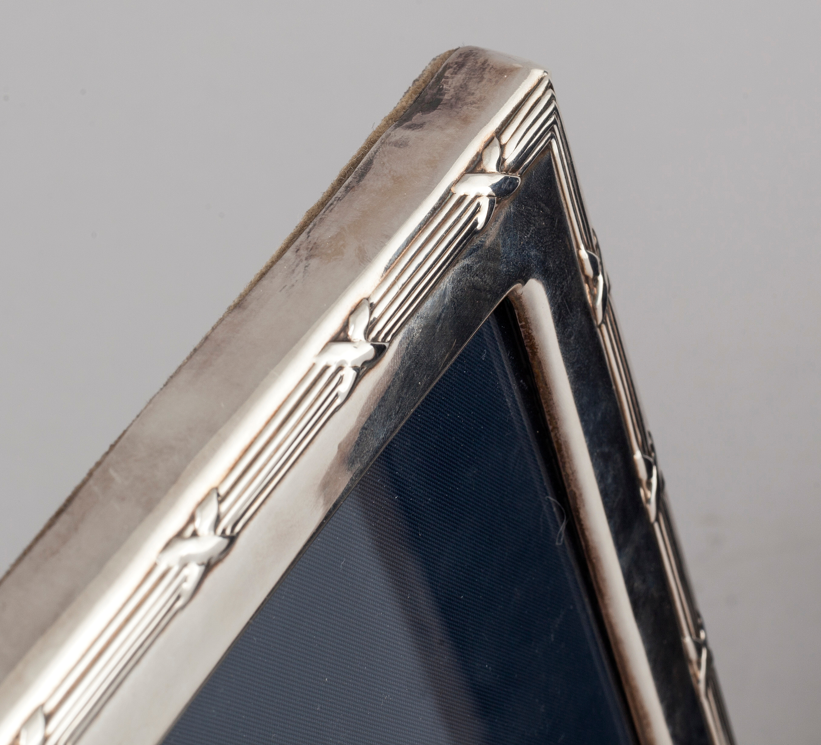 A pair of 20th century silver frames with foreign markings. - Bukowskis