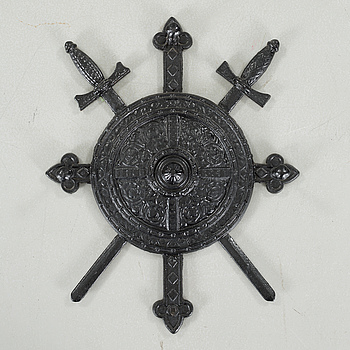 A decorative cast iron shield, around the year 1900. - Bukowskis