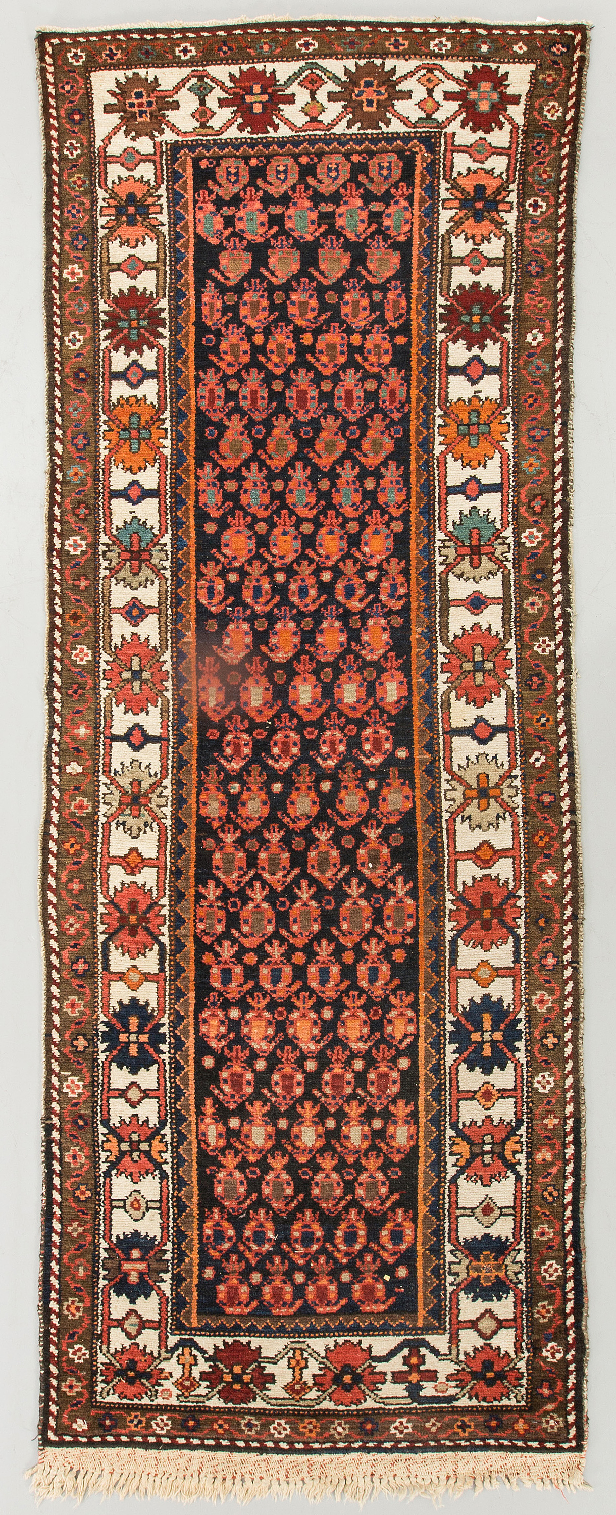 MATTA persisk galleri semiantik ca 270 x 98 cm. - Bukowskis