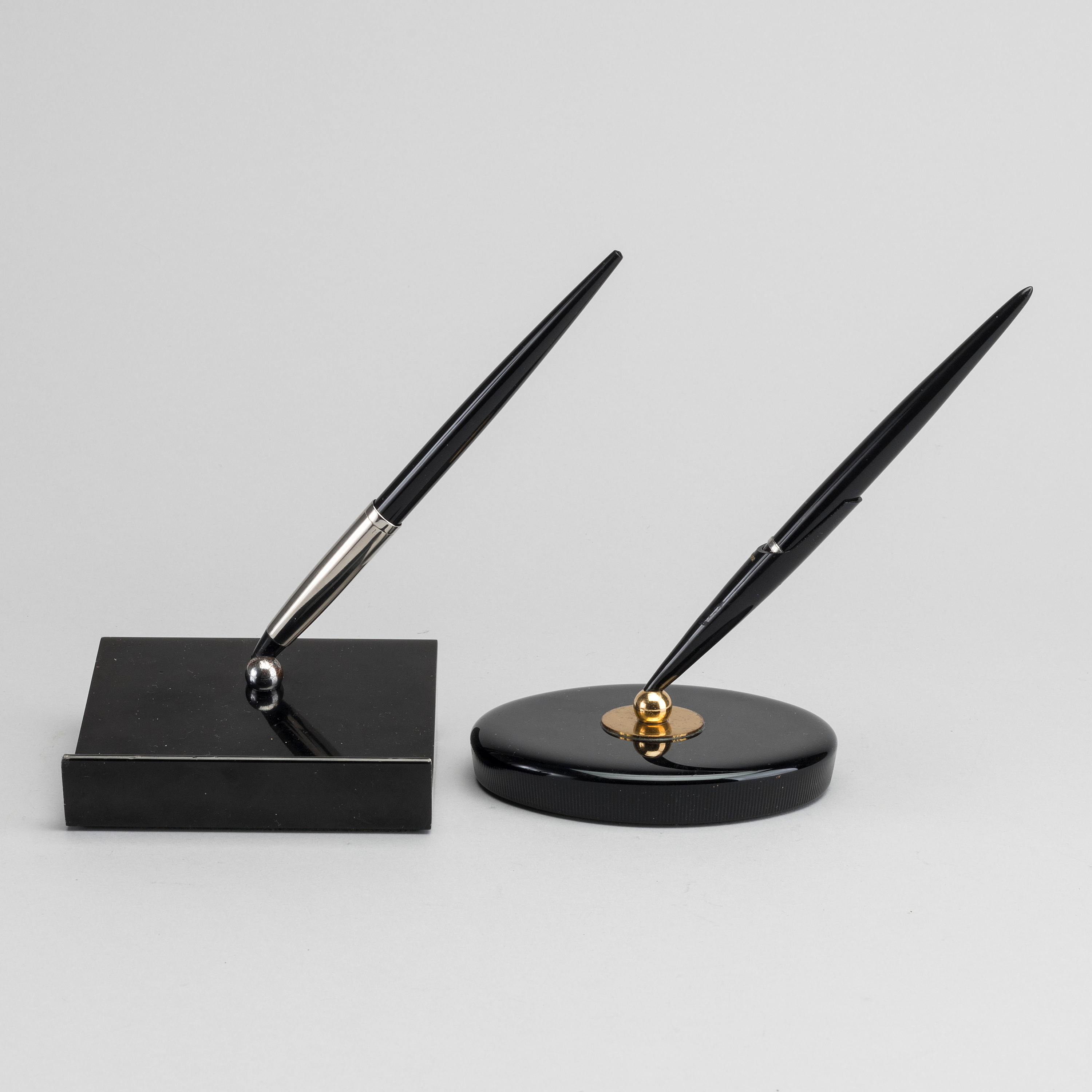 PARKER DESK SET, två stycken. Svart onyx resp svart glas. - Bukowskis