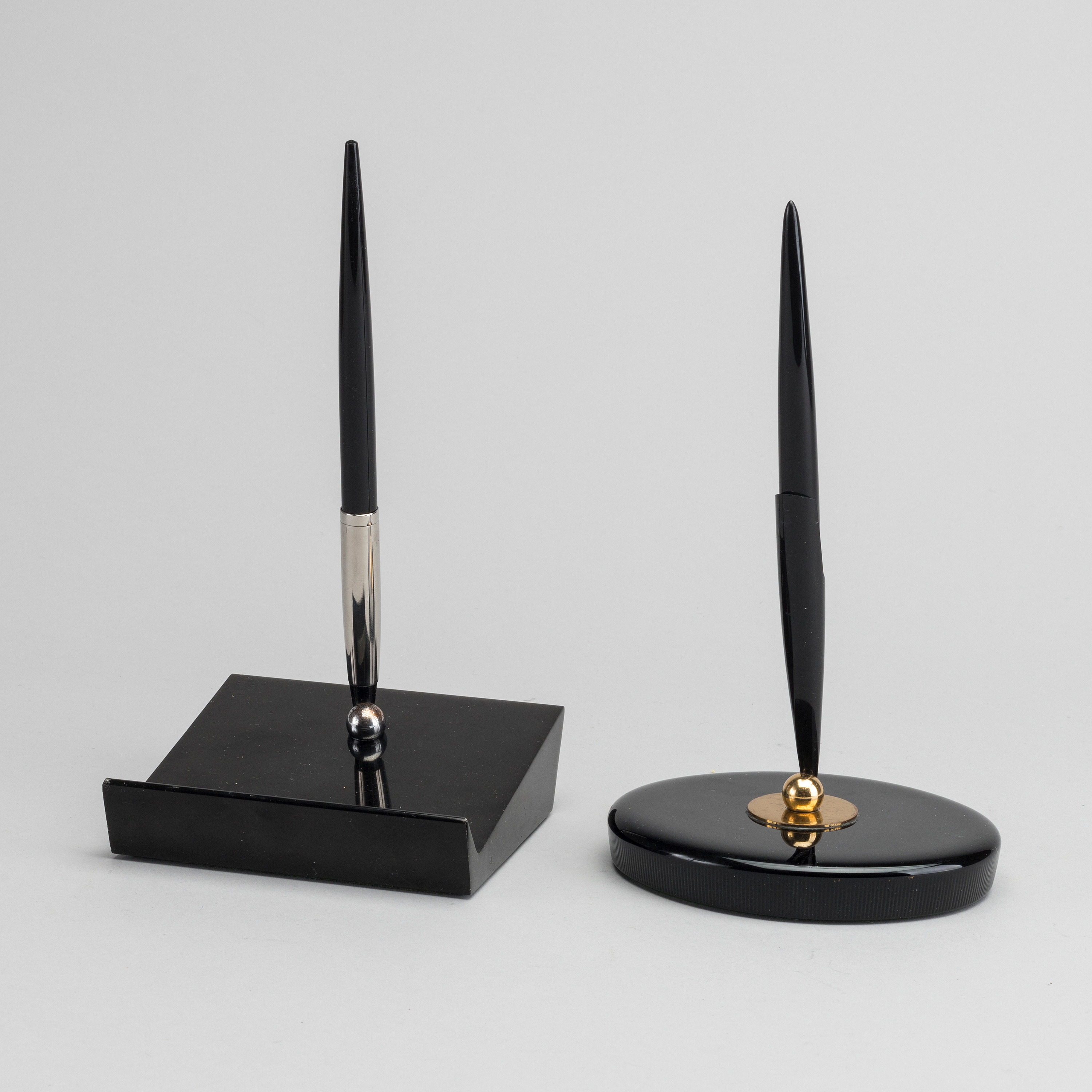 PARKER DESK SET, två stycken. Svart onyx resp svart glas. - Bukowskis