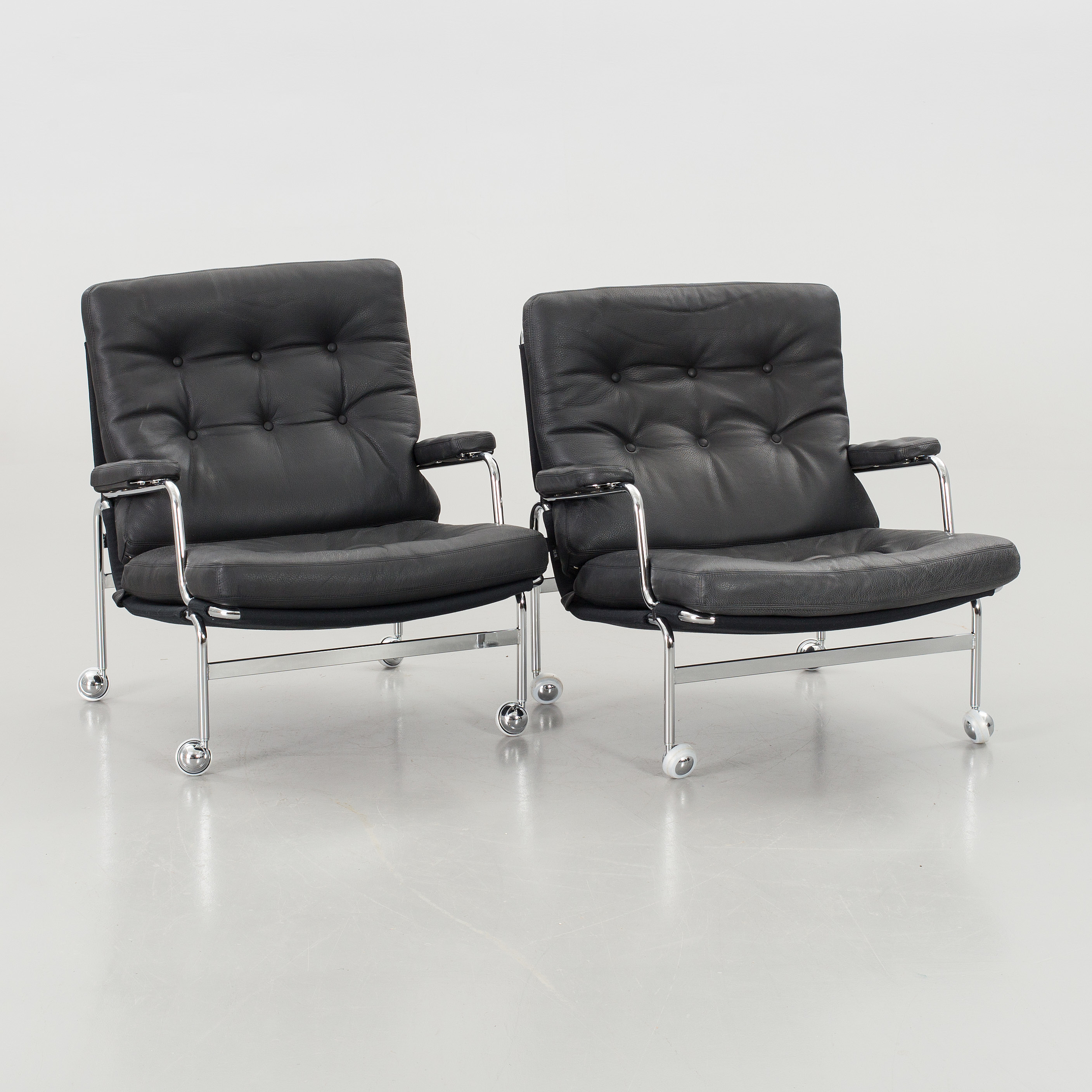 FÅTÖLJER, ett par, "Karin", Bruno Mathsson by Dux, 2010-tal. - Bukowskis