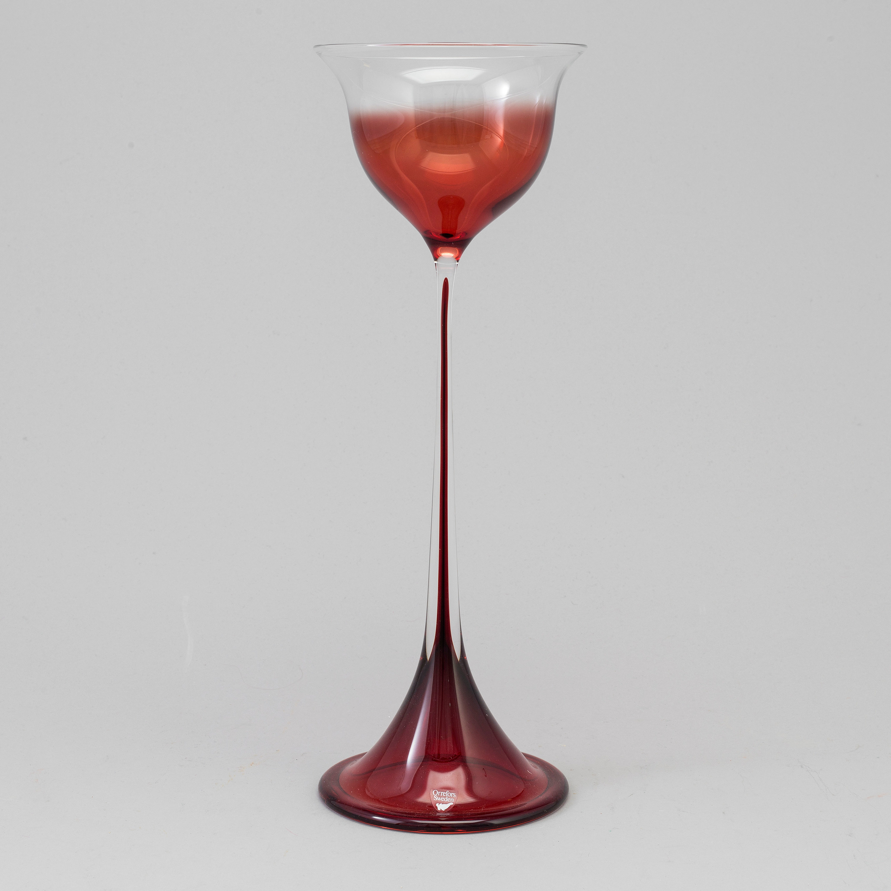 NILS LANDBERG, a glass vase from Orrefors. - Bukowskis