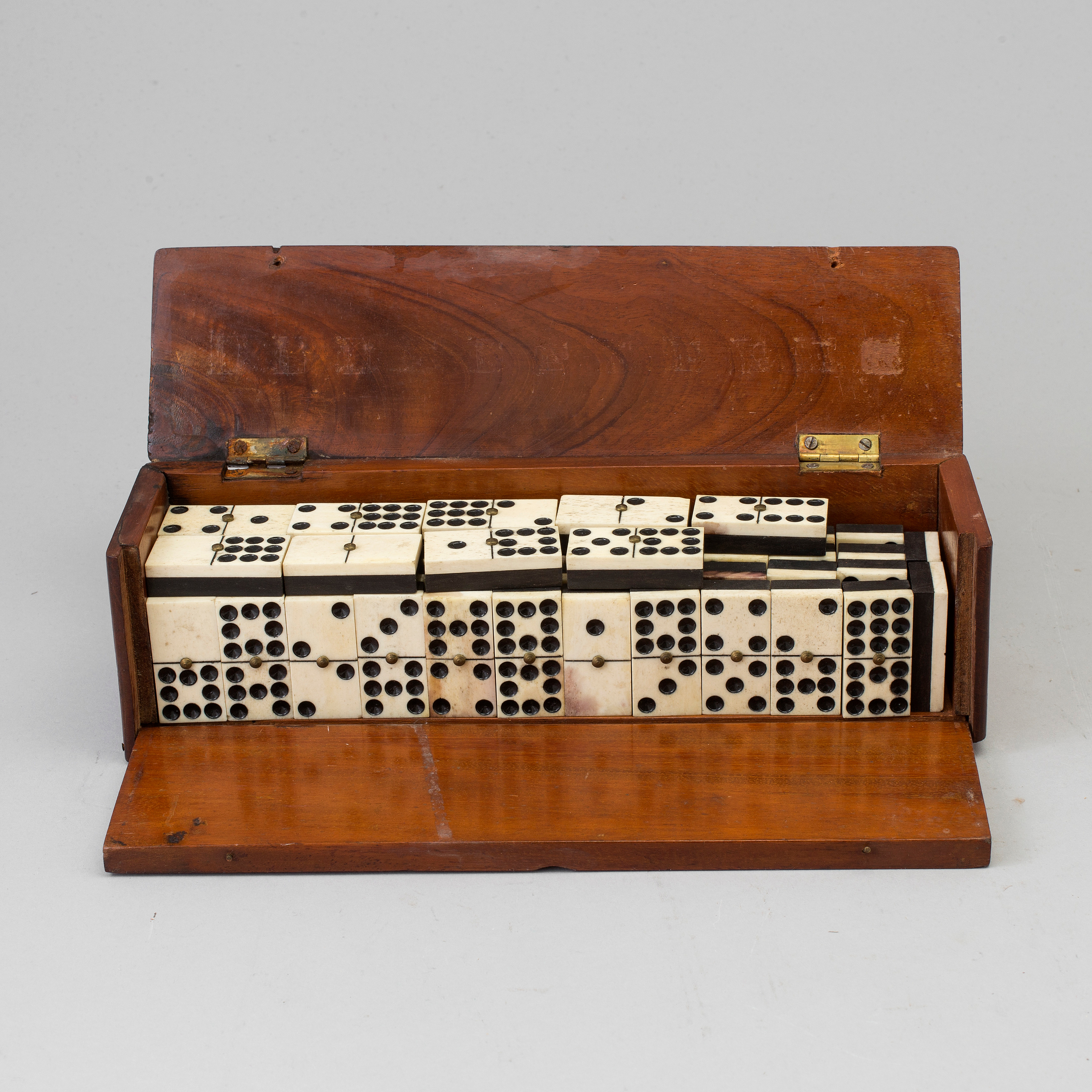 A mid 20th century domino game. - Bukowskis