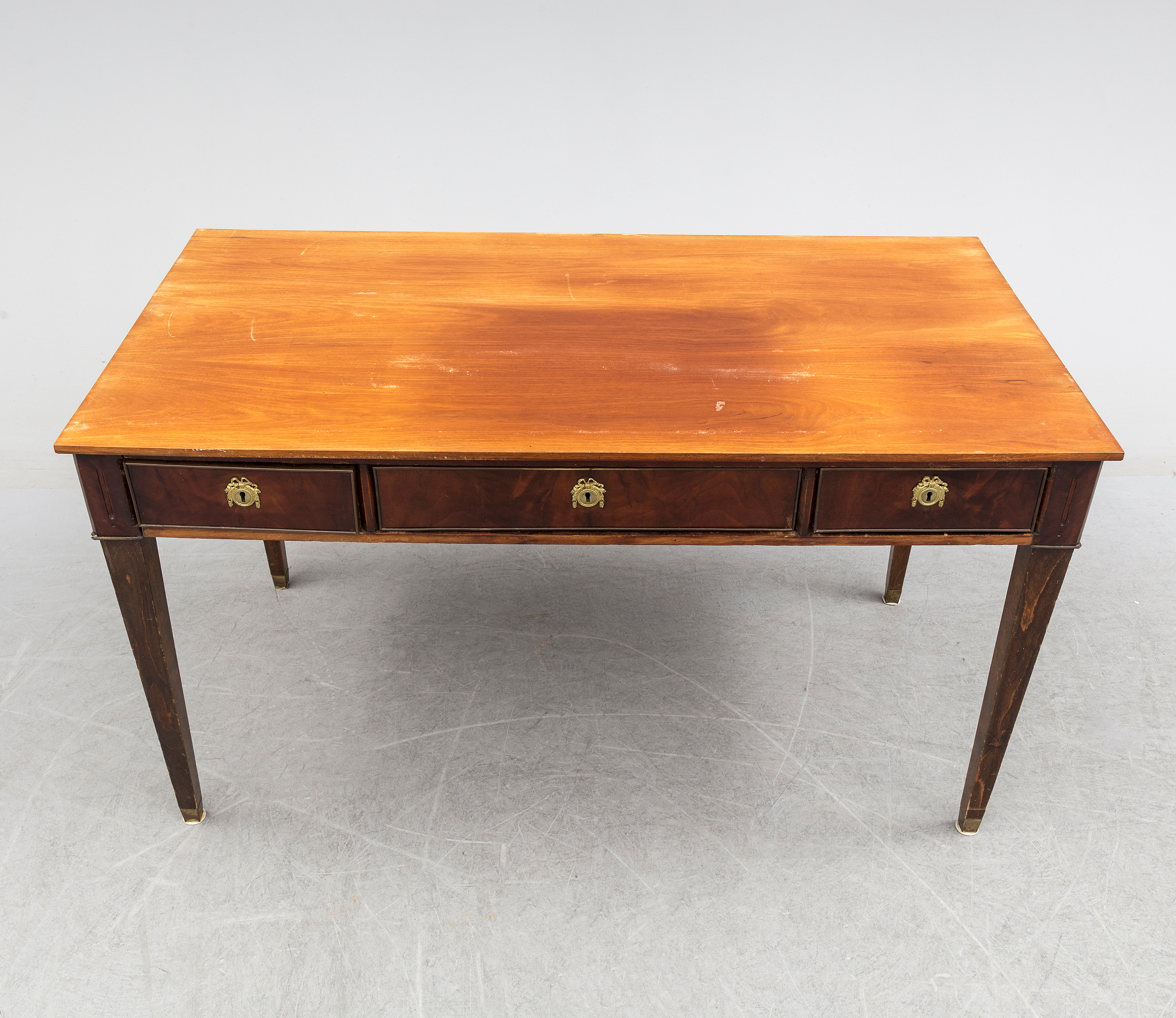A first half of the 20th century writing desk. - Bukowskis