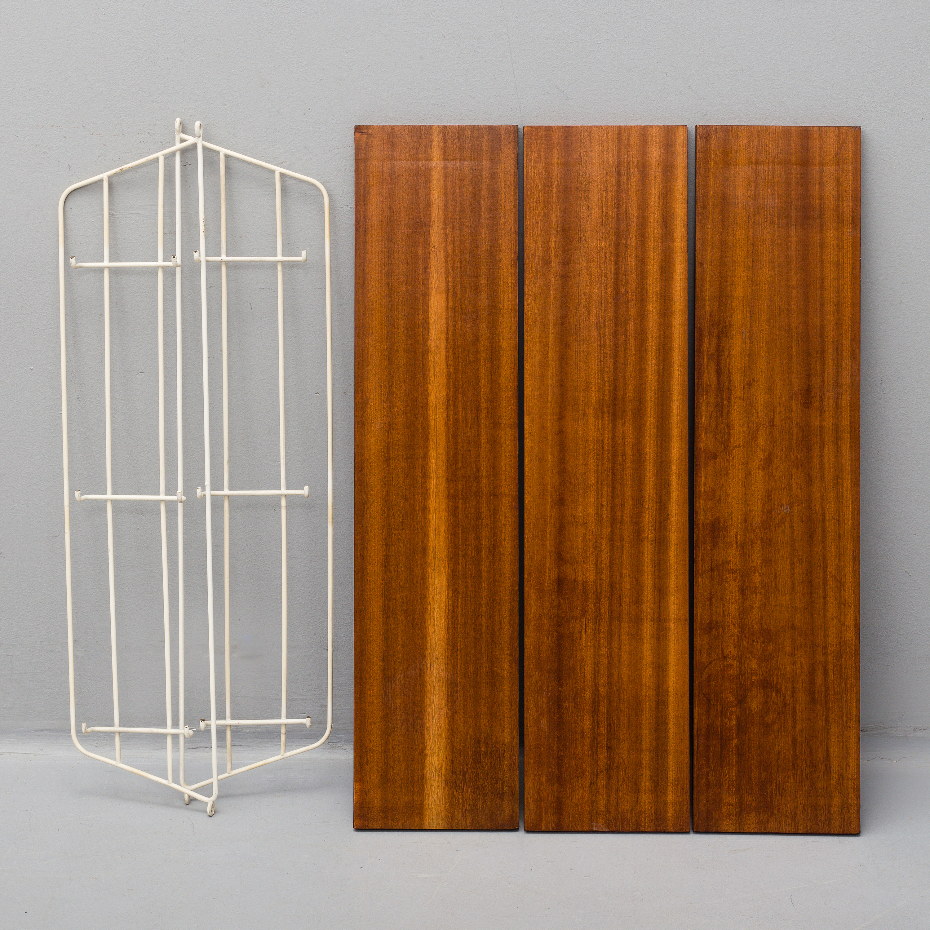STRINGHYLLA, formgiven av Nils Strinning för String Design AB. 1950-tal ...