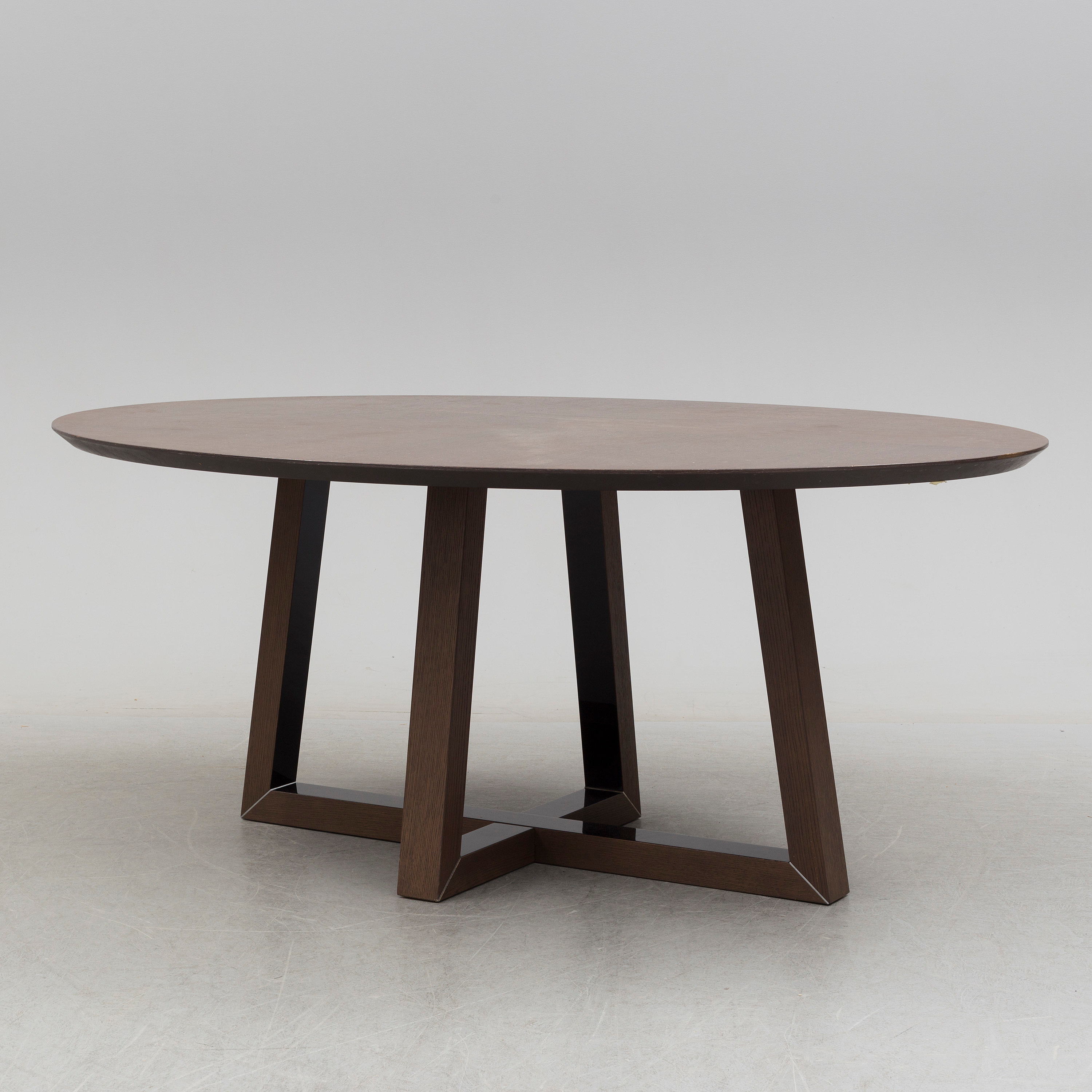A circa 2000 dining table by Natuzzi, Italy. - Bukowskis