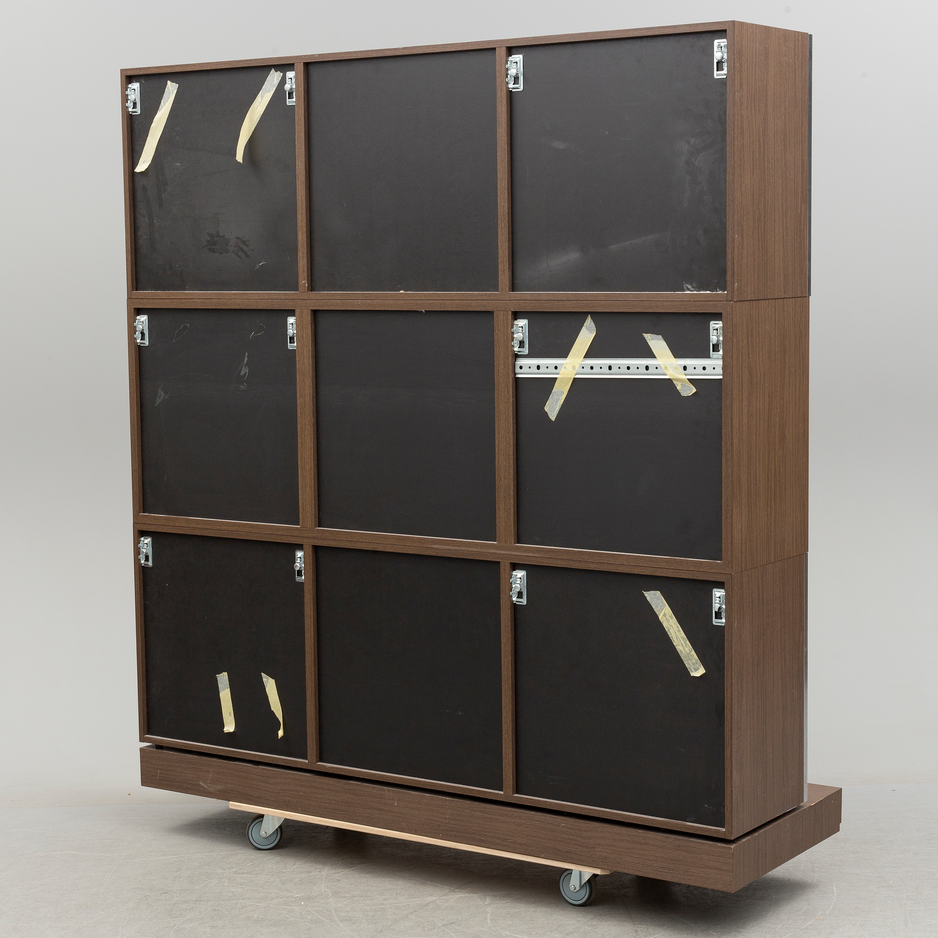 A circa 2000 bookshelf from Natuzzi, Italy. - Bukowskis