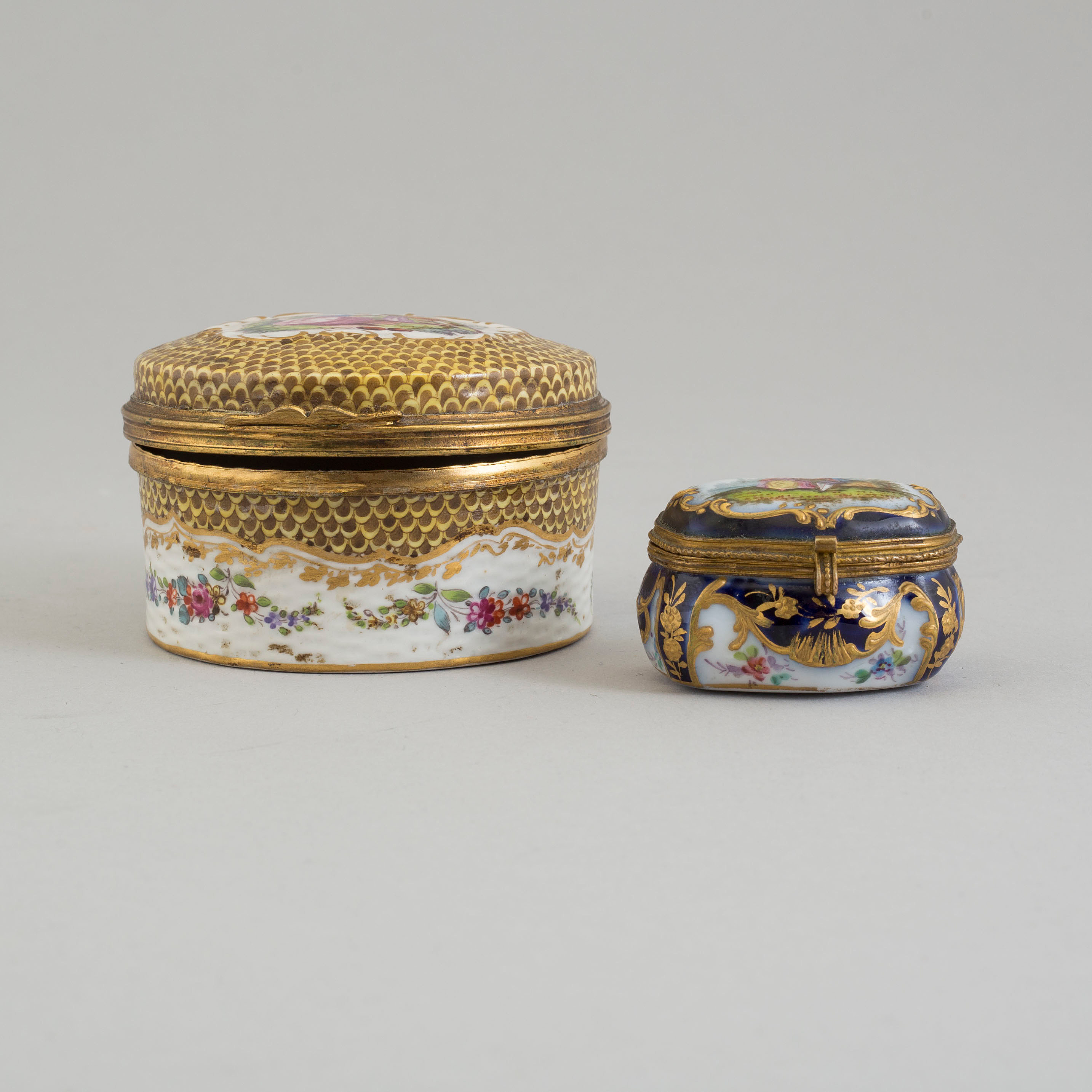 Two French painted porcelain lidded snuff boxes, one with Samson mark ...