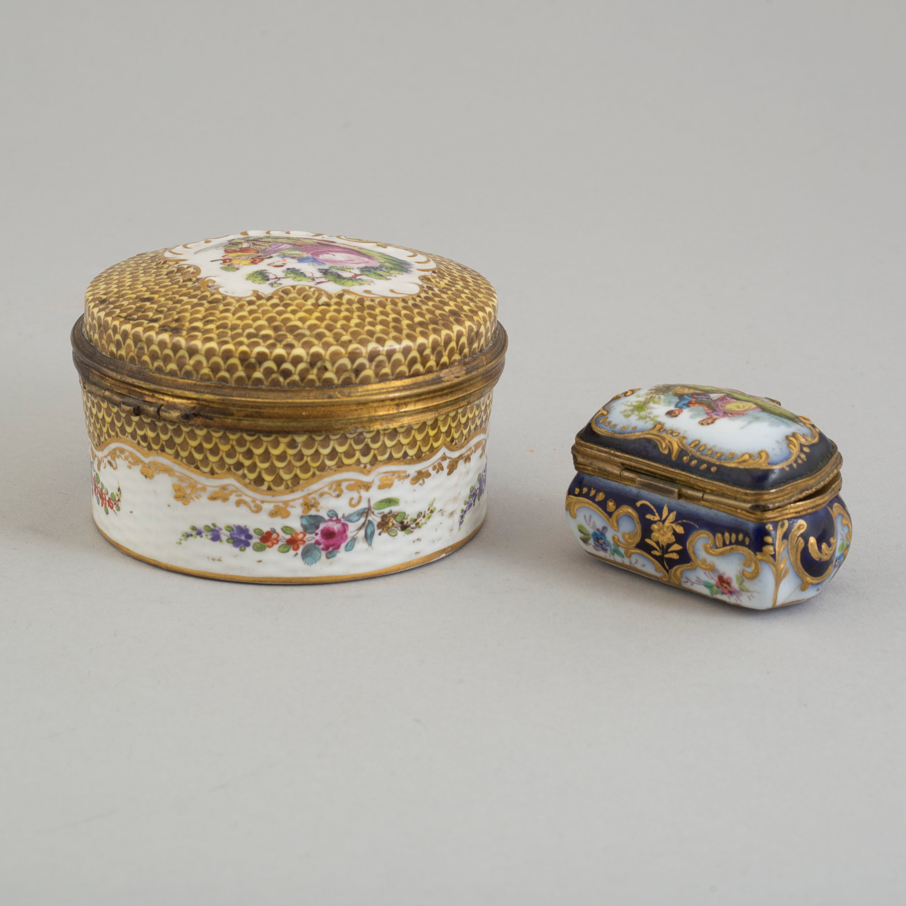 Two French painted porcelain lidded snuff boxes, one with Samson mark ...