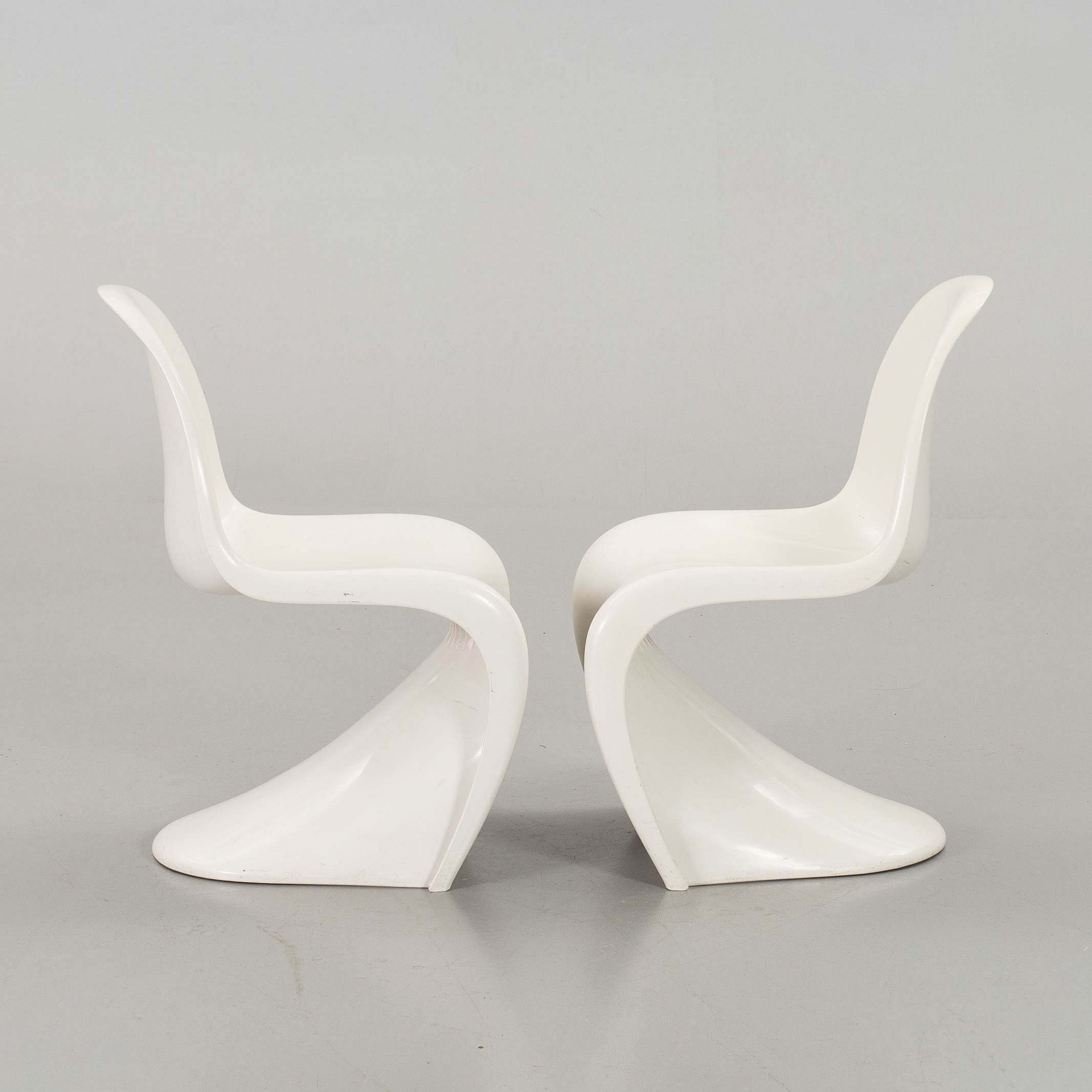 STOLAR, 2 st, VERNER PANTON, "Panton Chair" för Herman Miller. - Bukowskis