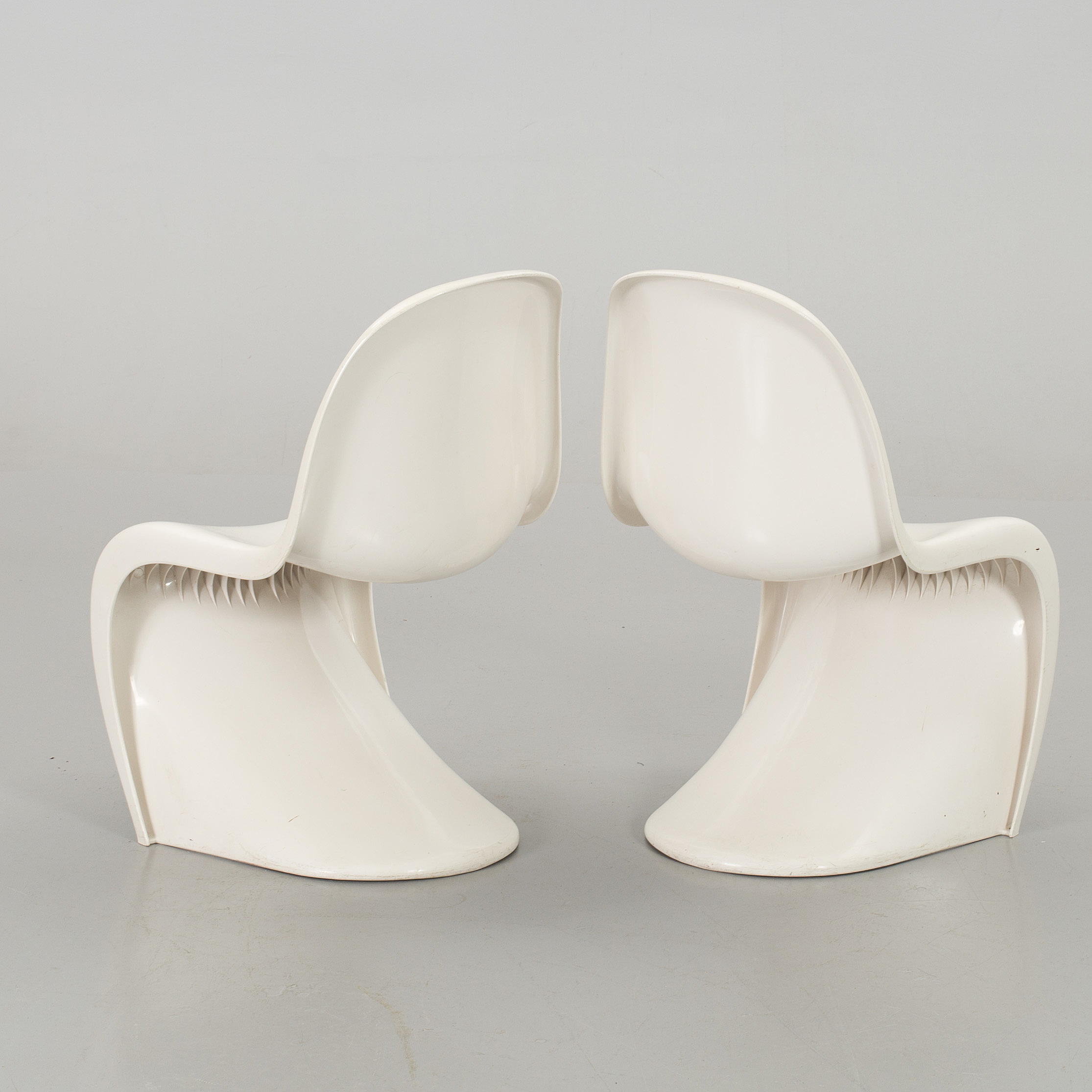 STOLAR, 2 st, VERNER PANTON, "Panton Chair" för Herman Miller. - Bukowskis
