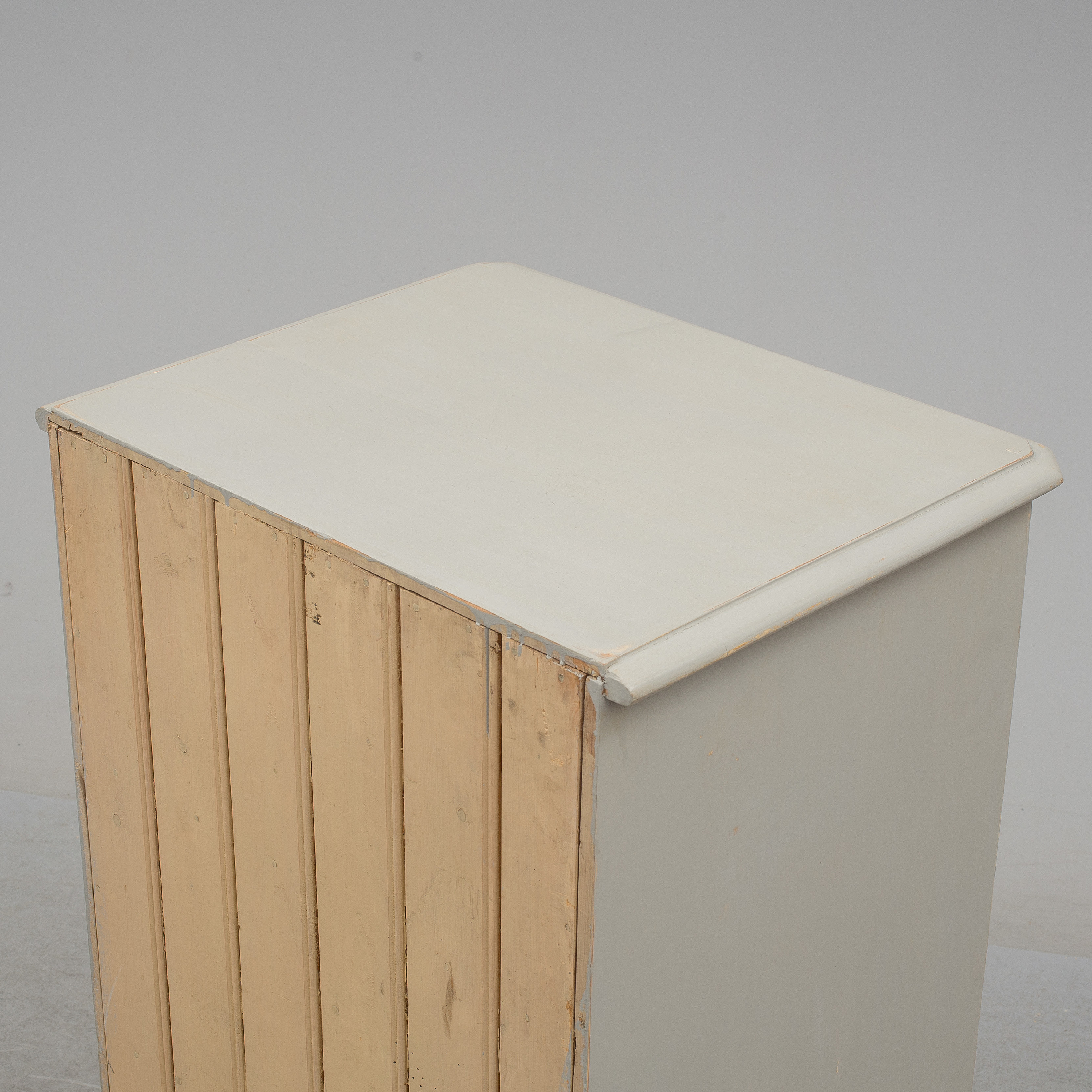 A cabinet from the second half of the 29th century. - Bukowskis