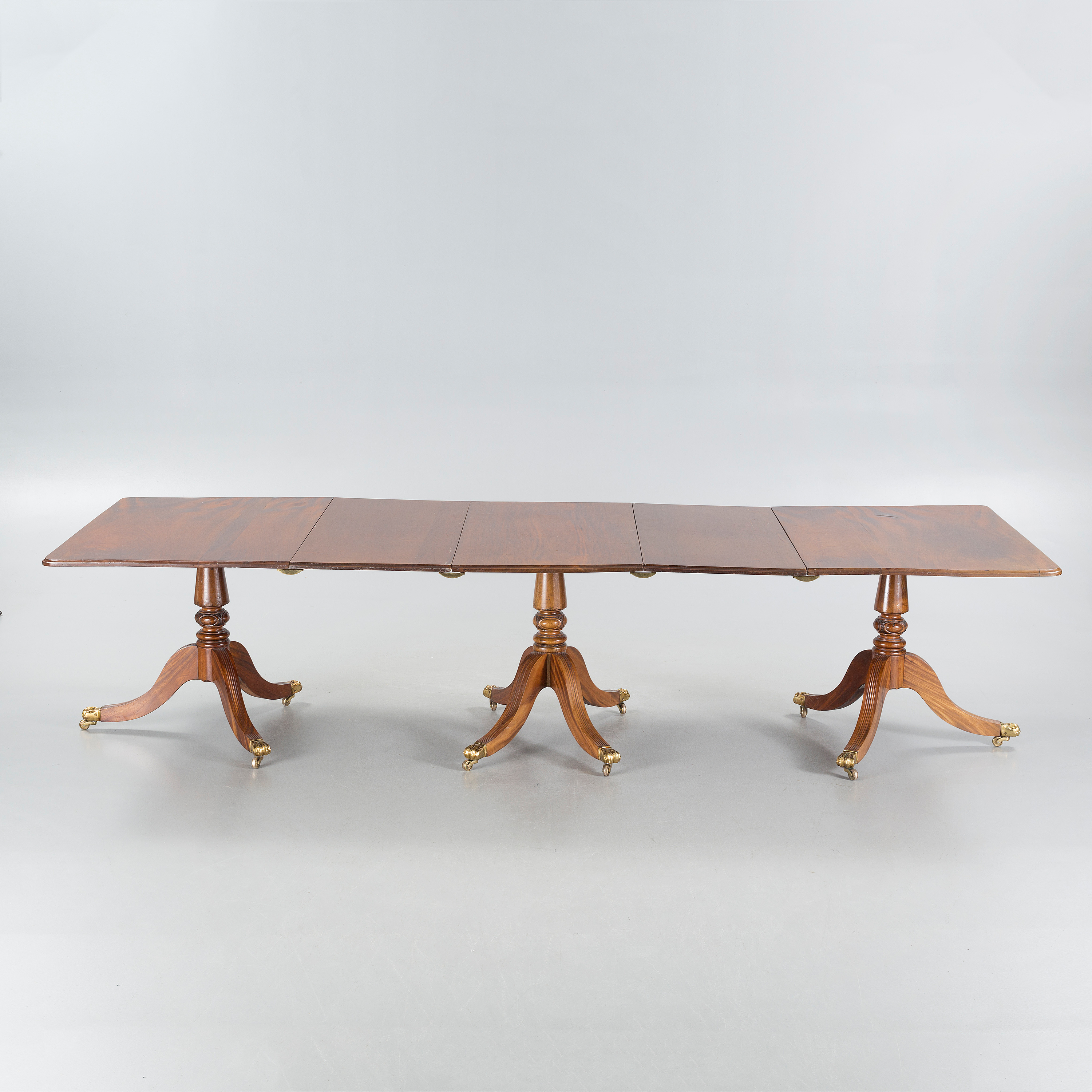 A dining table from the latter half of th 20th century. - Bukowskis