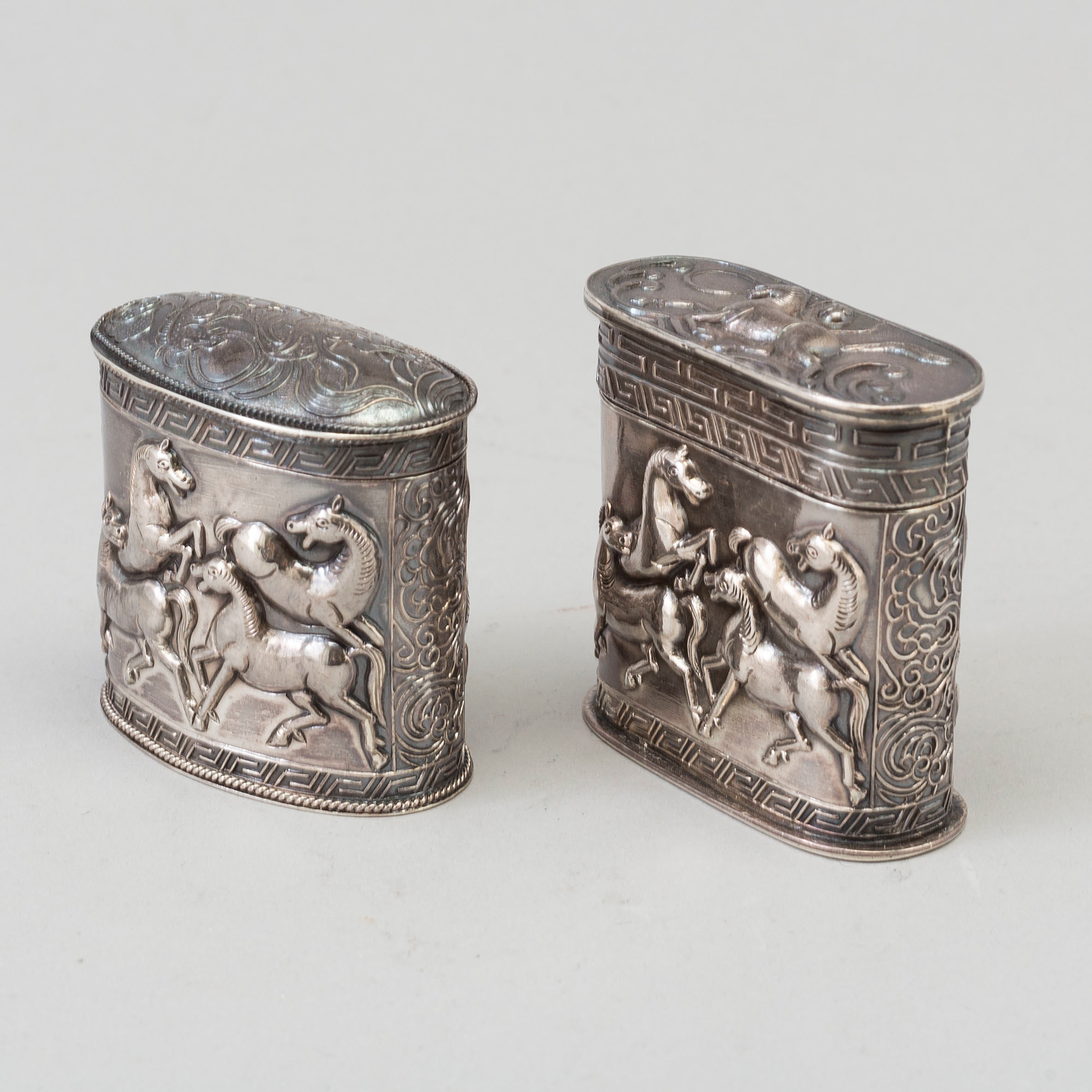 Two Chinese snuff boxes, 20th Century. - Bukowskis