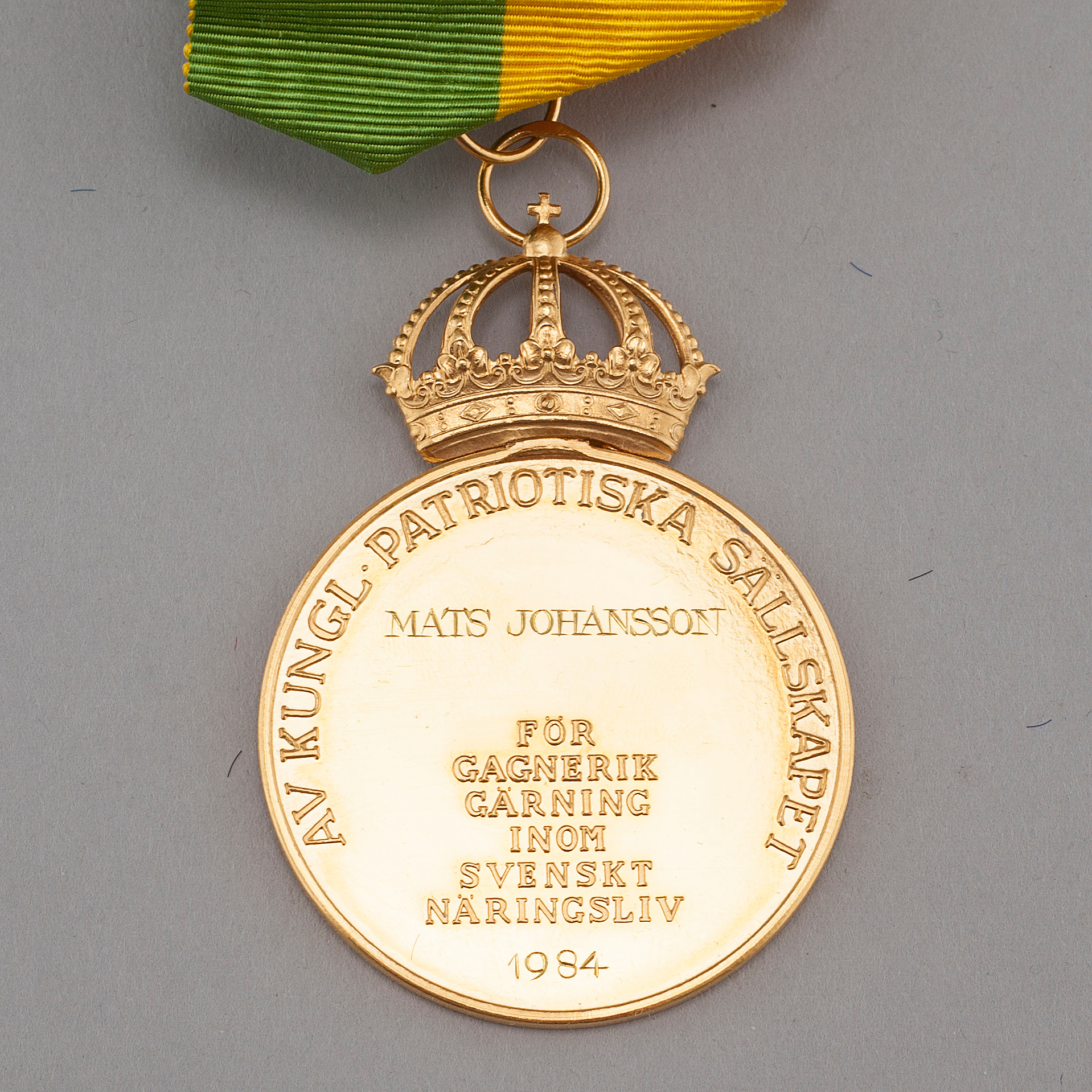 GULDMEDALJ, 18K, från Kungliga Patriotiska Sällskapet, 1984. - Bukowskis