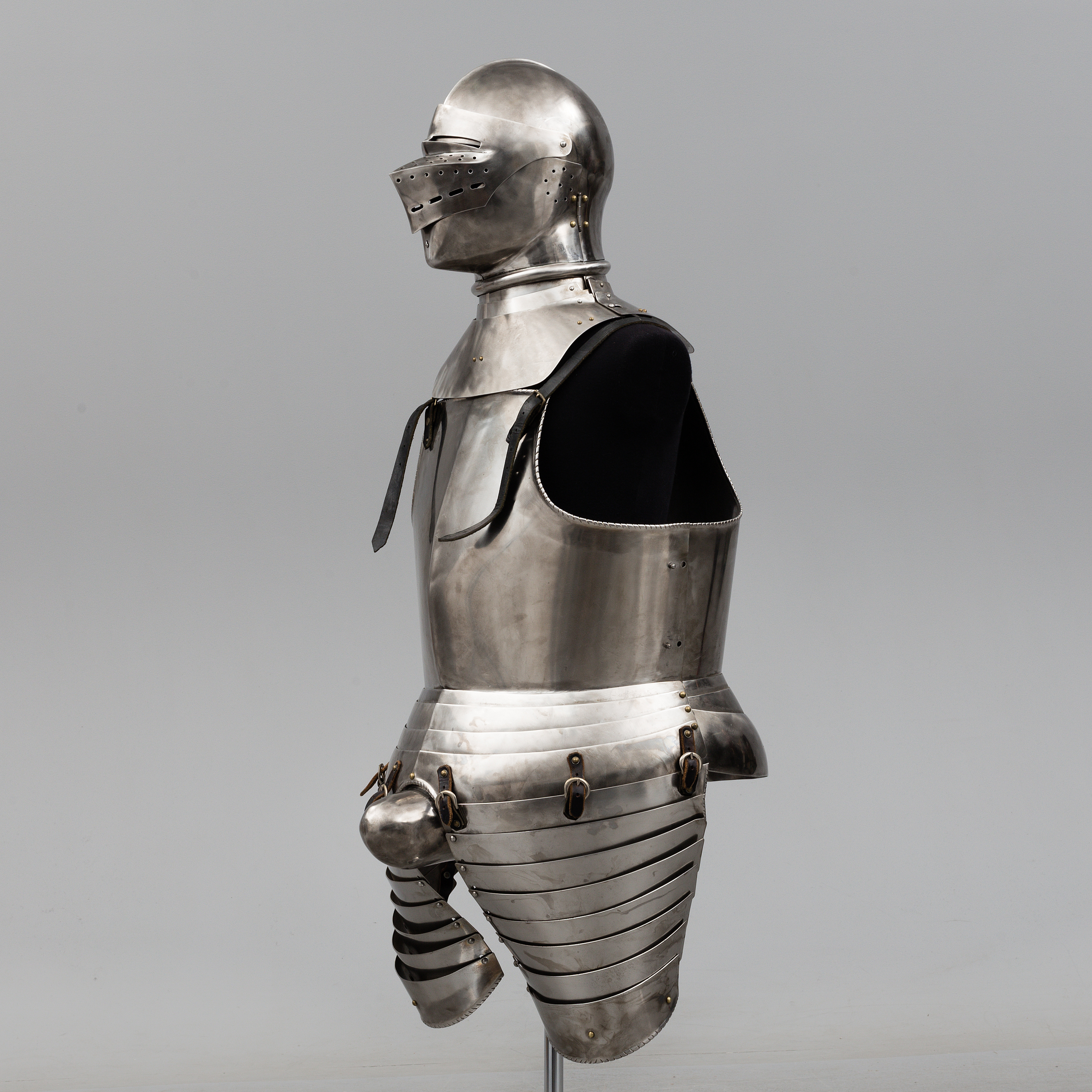 A contemporary armour with a close helmet. - Bukowskis