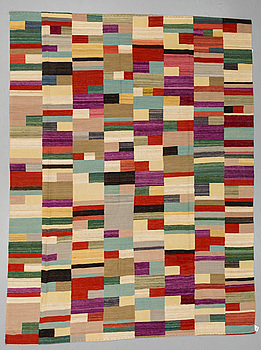 A CARPET, FLAT WEAVE, around 333 x 252 cm. - Bukowskis