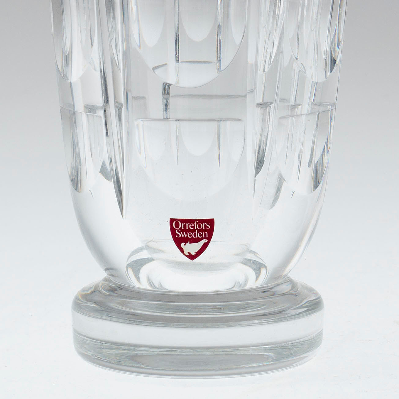 Two glass vases "Tusen fönster" by Simon Gate, Orrefors. - Bukowskis